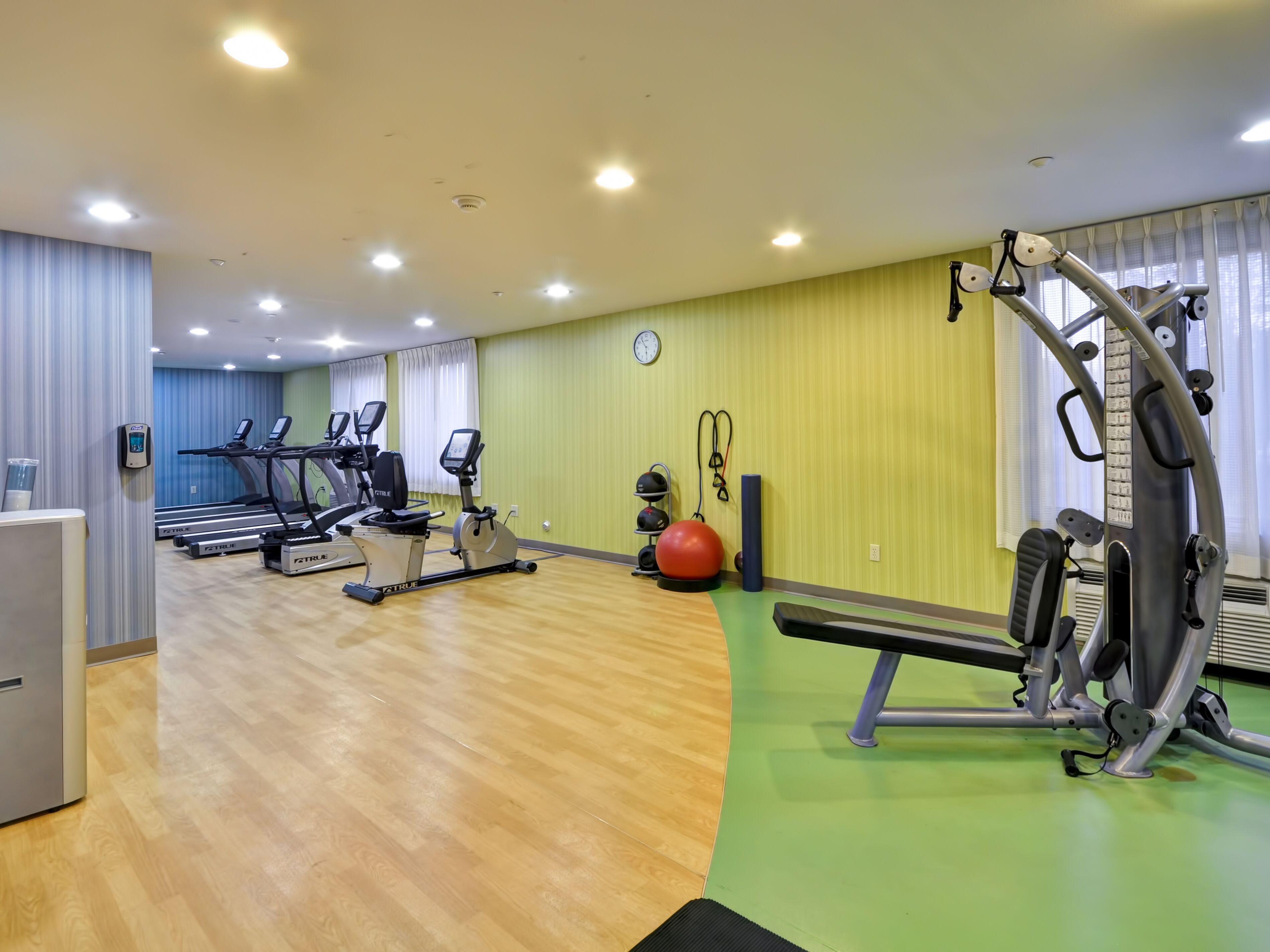 Hotel at Detroit Airport | Holiday Inn Express Romulus Detroit Airport