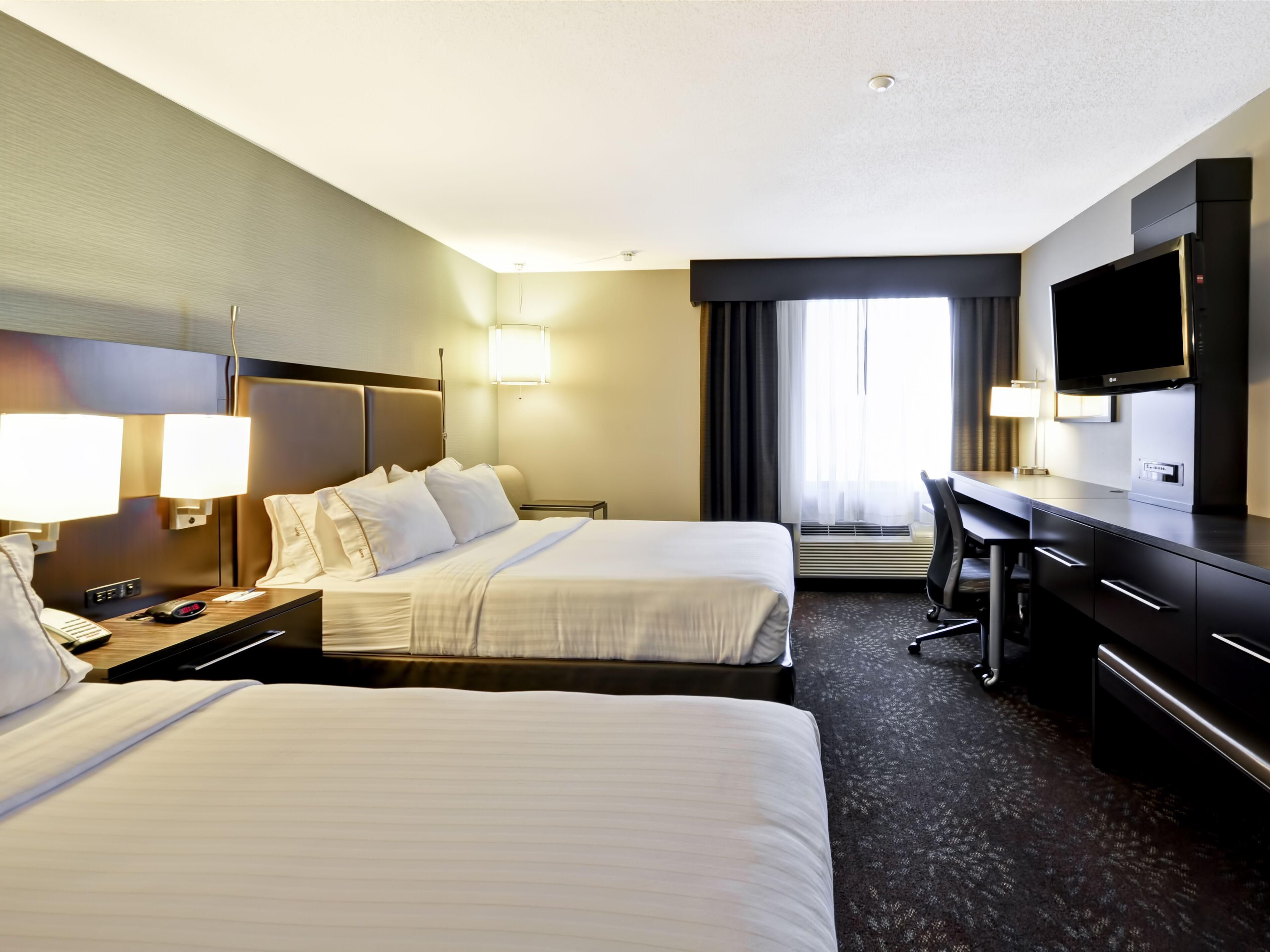 Hotel at Detroit Airport | Holiday Inn Express Romulus Detroit Airport