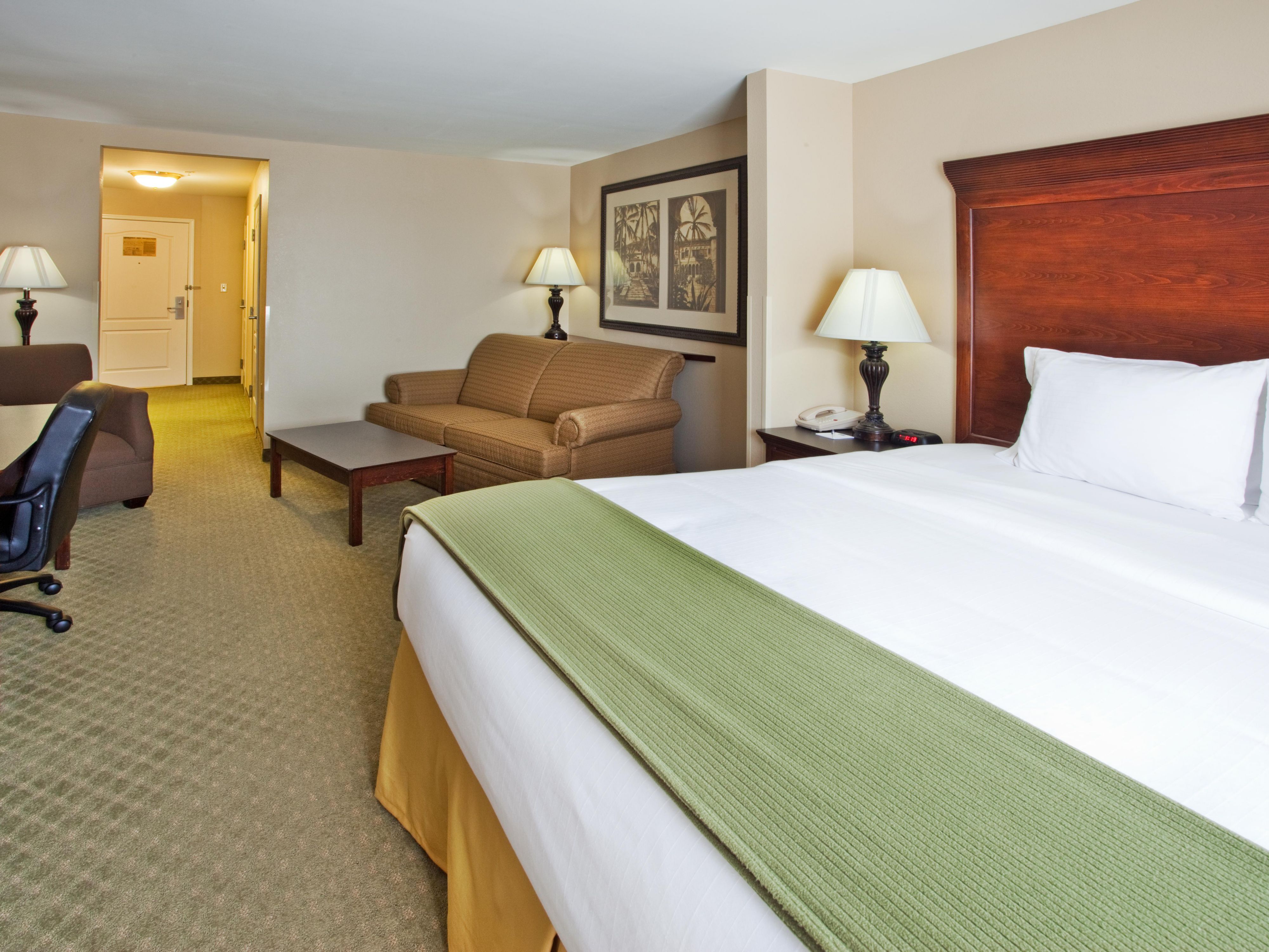 Savannah Airport Hotels with Indoor Pool | Holiday Inn Express Savannah ...