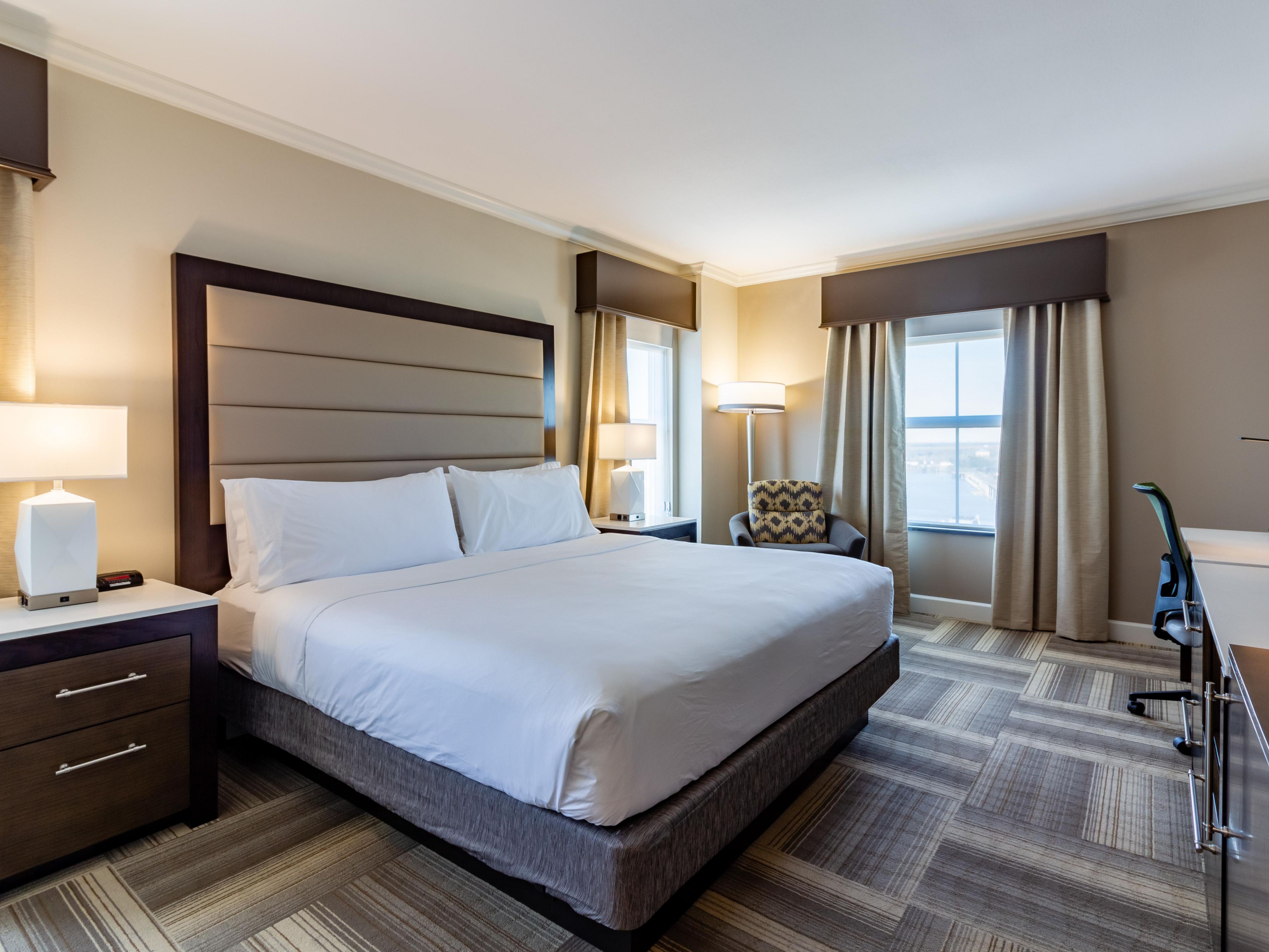 Holiday Inn Express Savannah-Historic District Guest Room & Suite Options