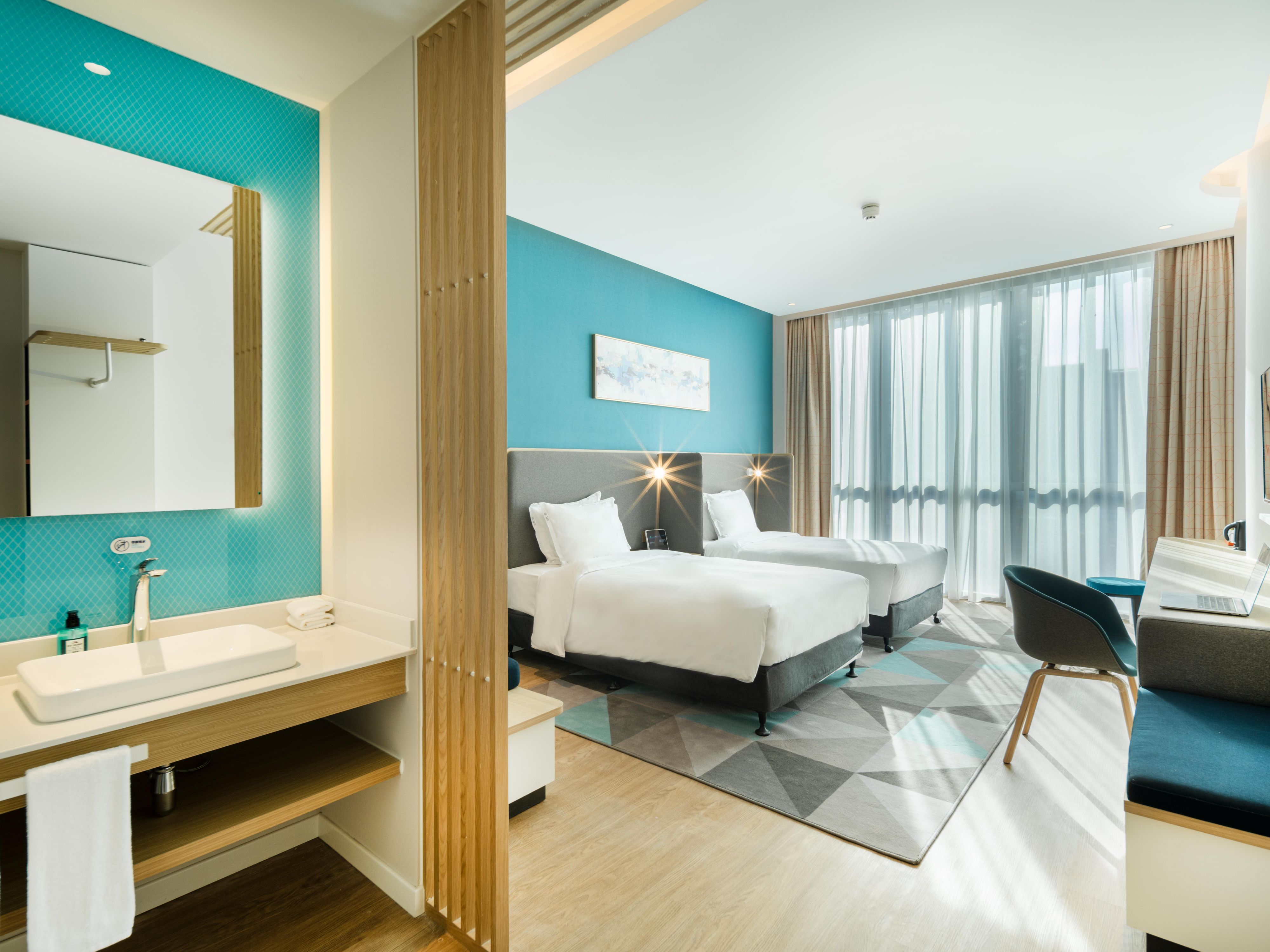 Located in Pudong Zhangjiang and Disney Resort Holiday Inn Express ...