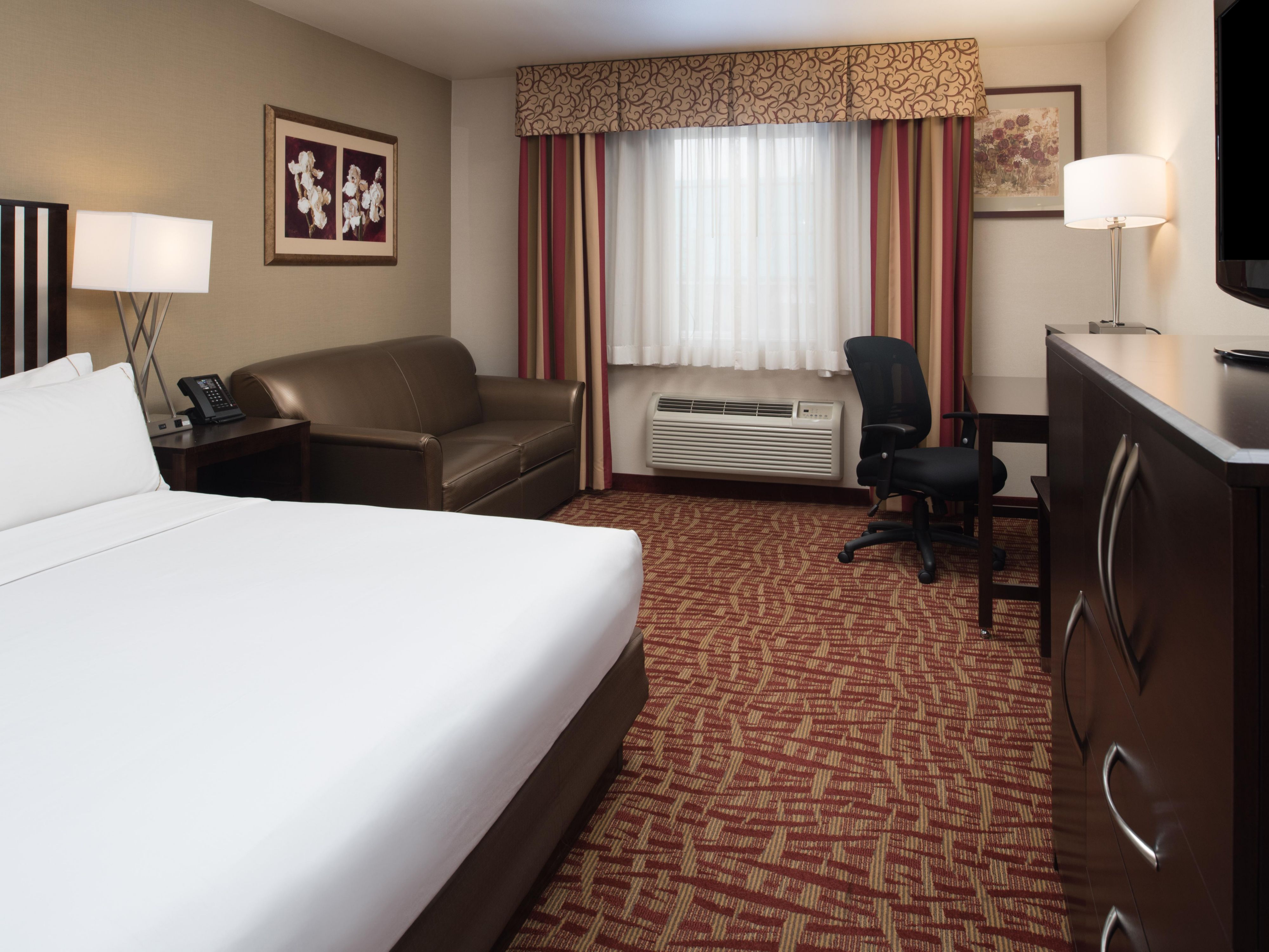 Holiday Inn Express Spokane-Valley Guest Room & Suite Options