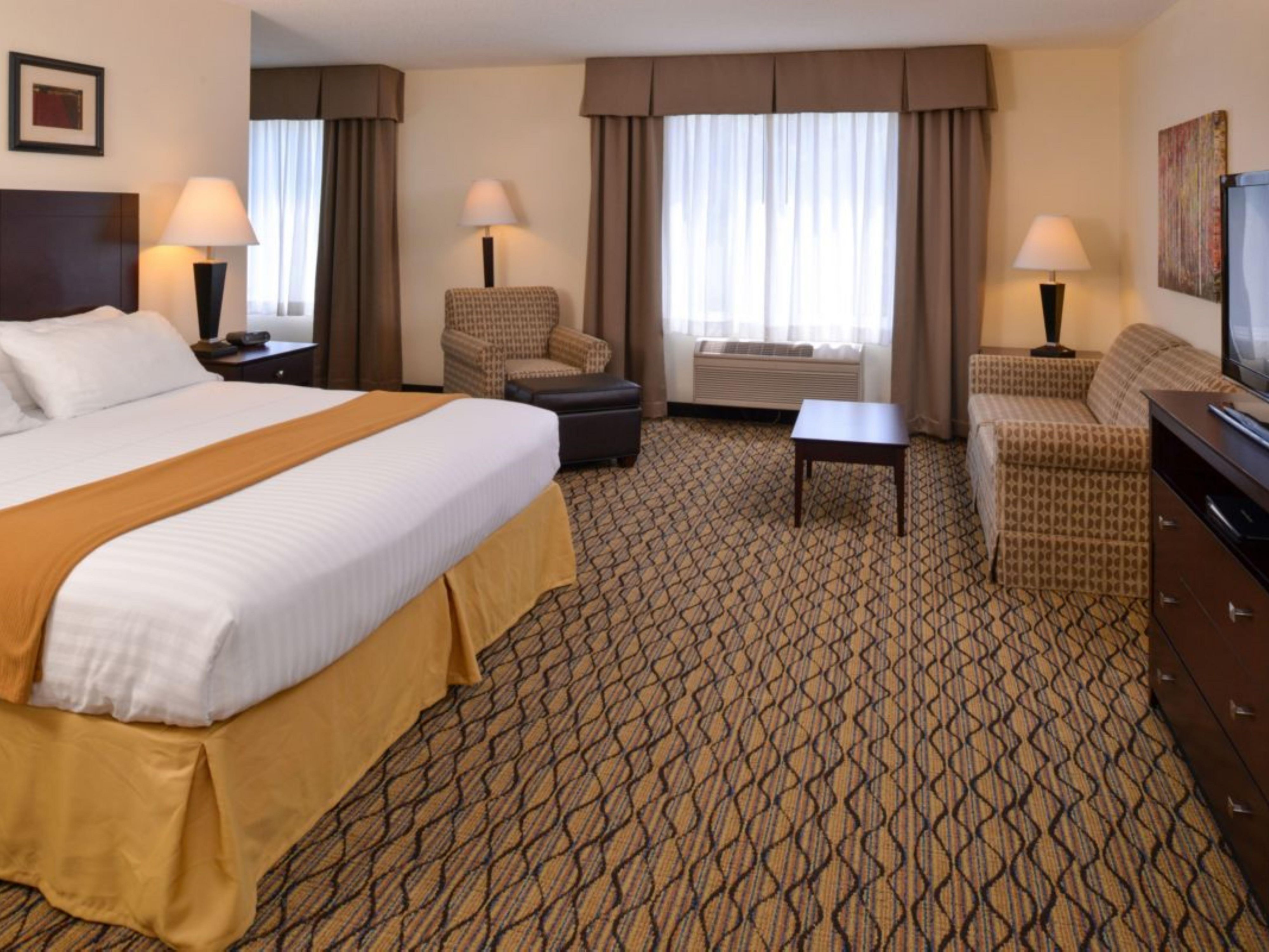 Holiday Inn Express St. Croix Valley Guest Room & Suite Options