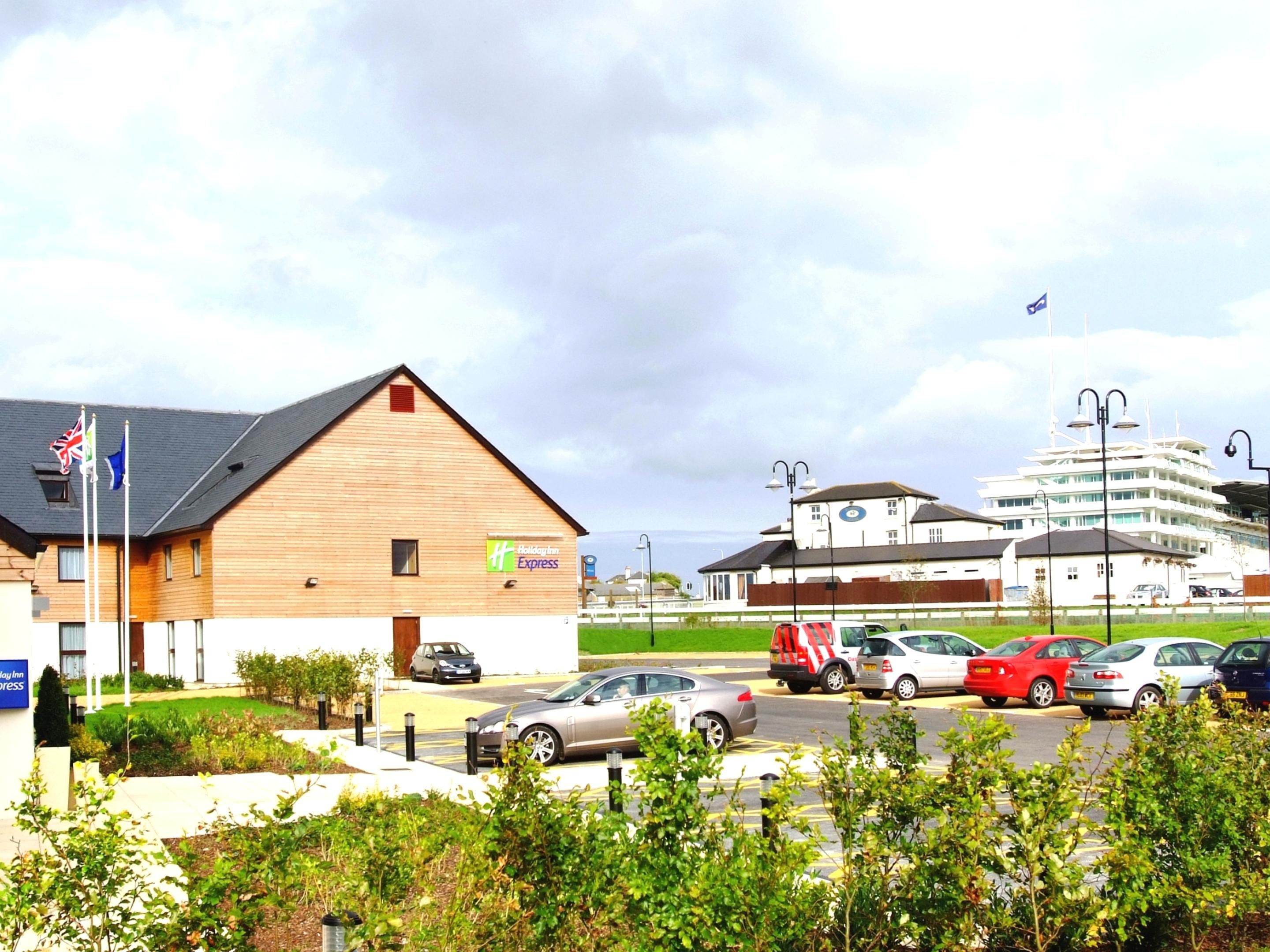 Epsom Hotels: Holiday Inn Express London - Epsom Downs