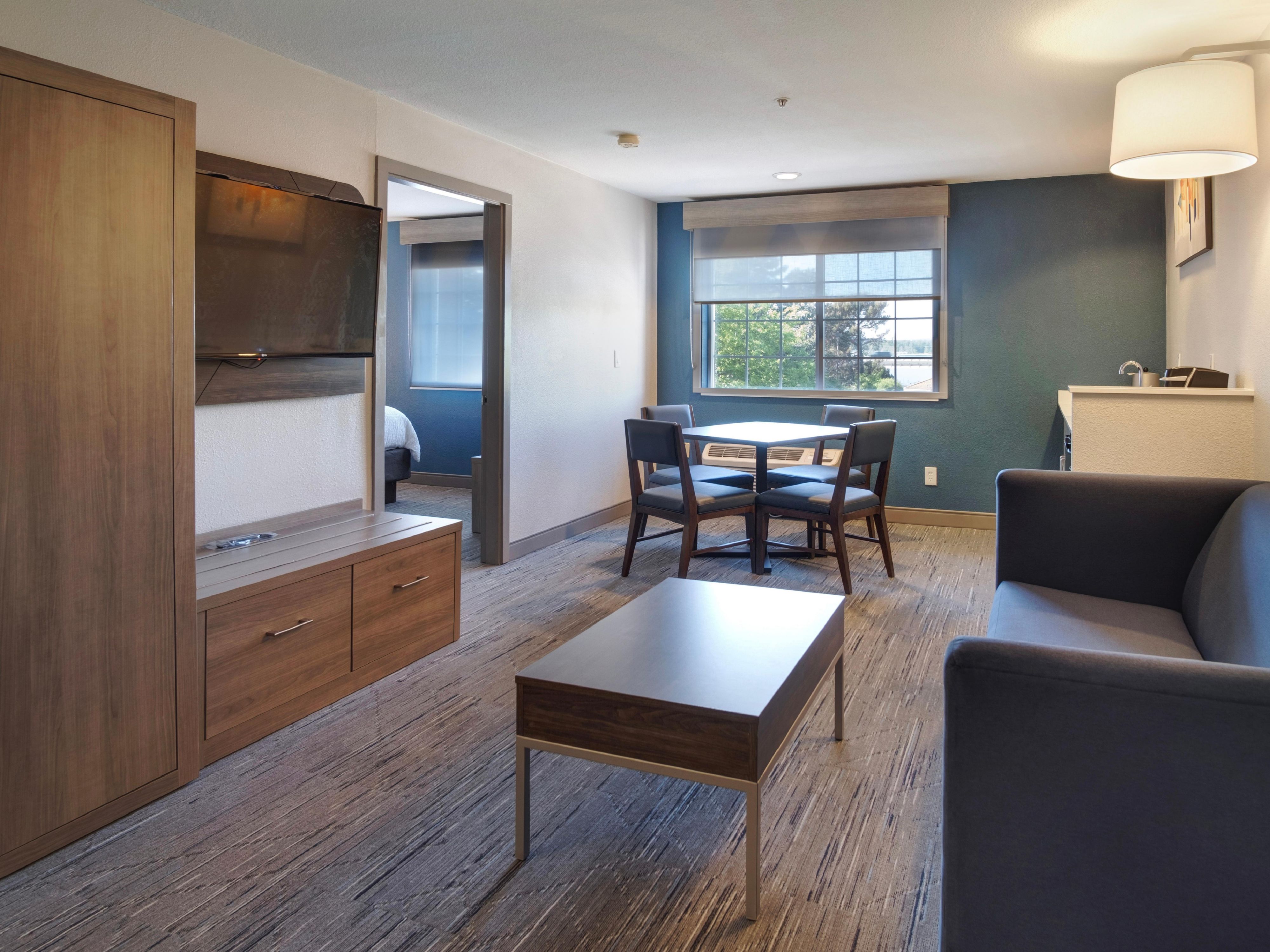 Holiday Inn Express Portland East - Troutdale Guest Room & Suite Options
