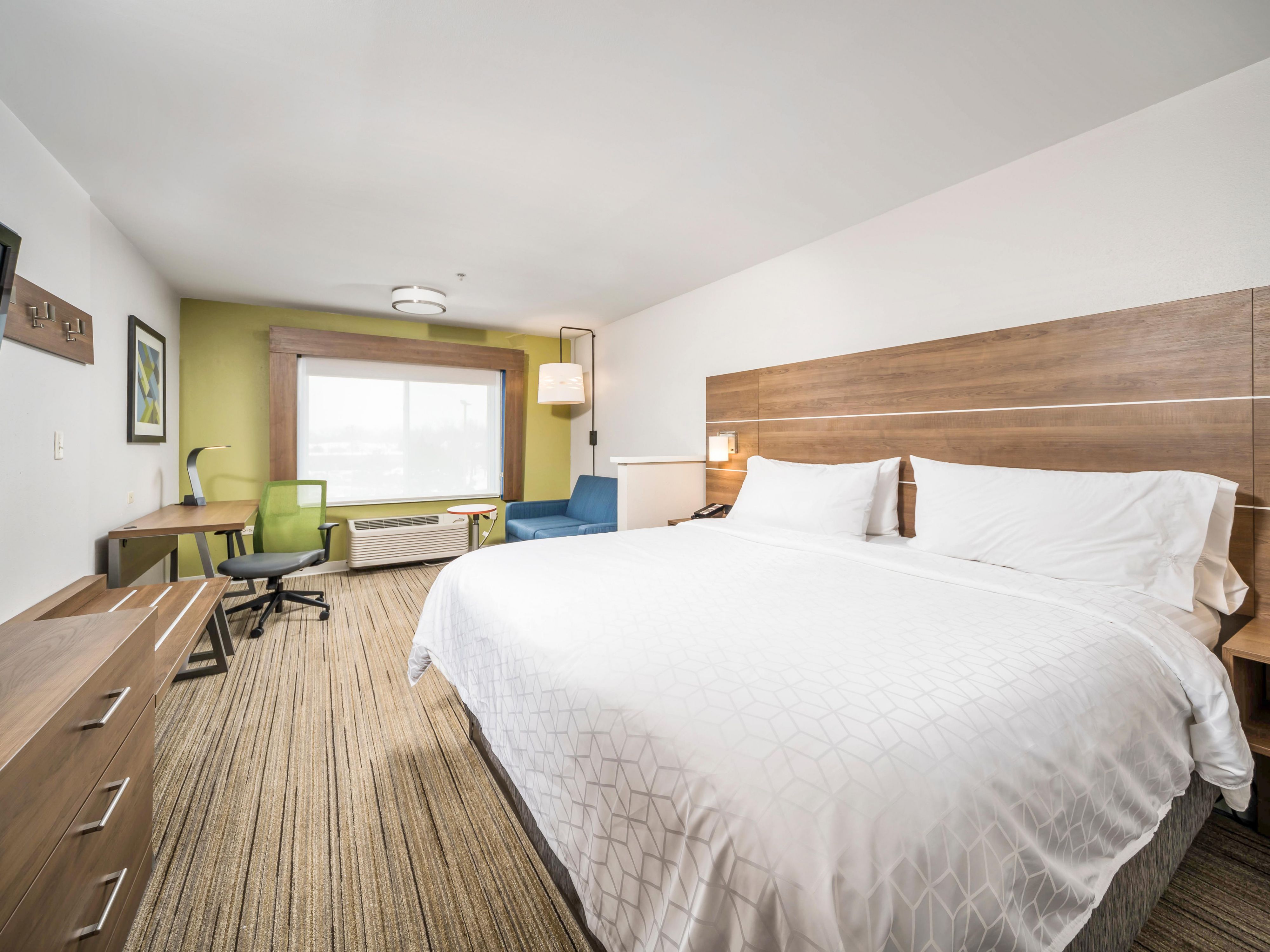 Holiday Inn Express Chicago NW-Vernon Hills Guest Room & Suite Options