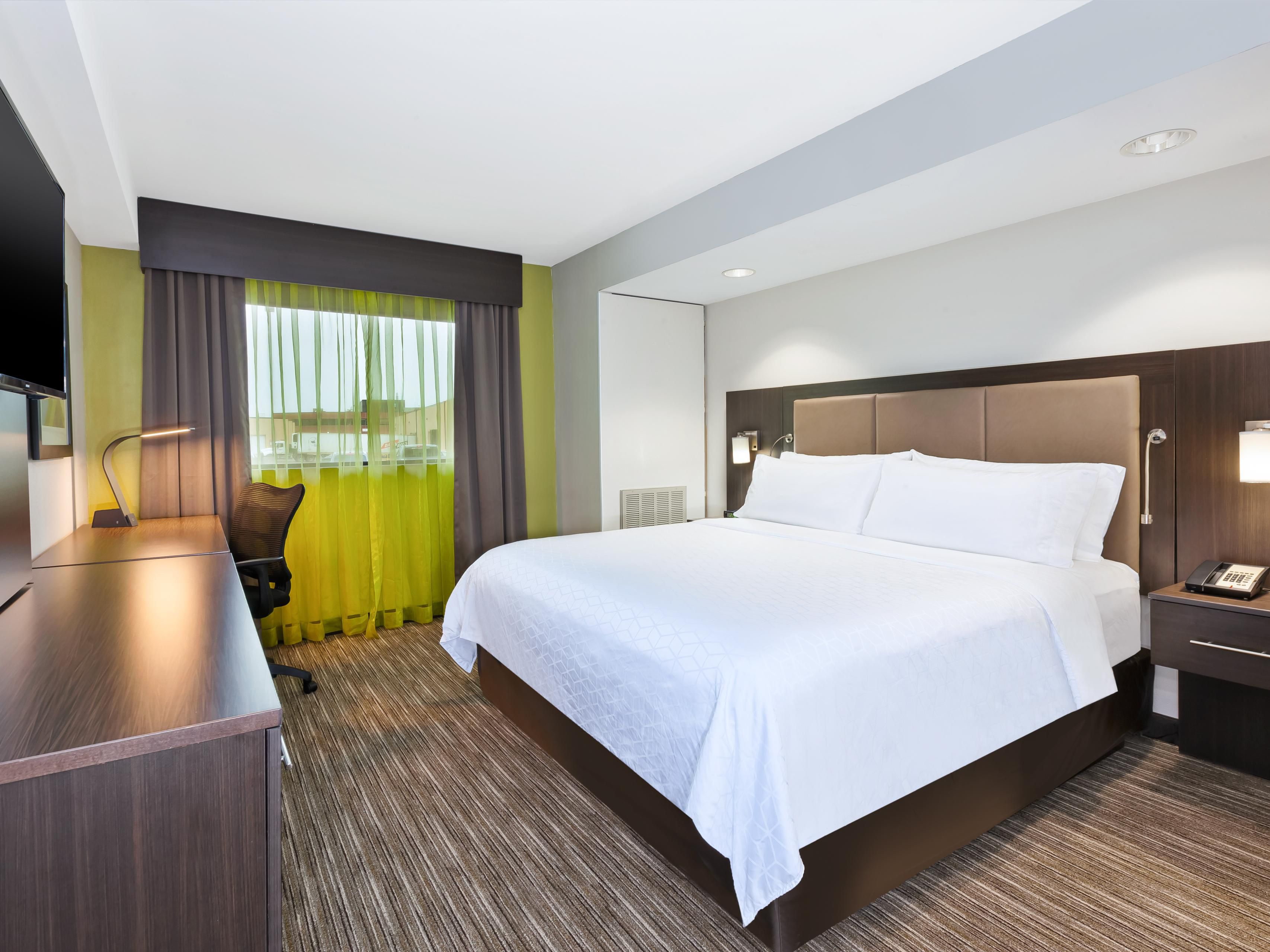 Holiday Inn Express Winnipeg Airport - Polo Park Guest Room & Suite Options