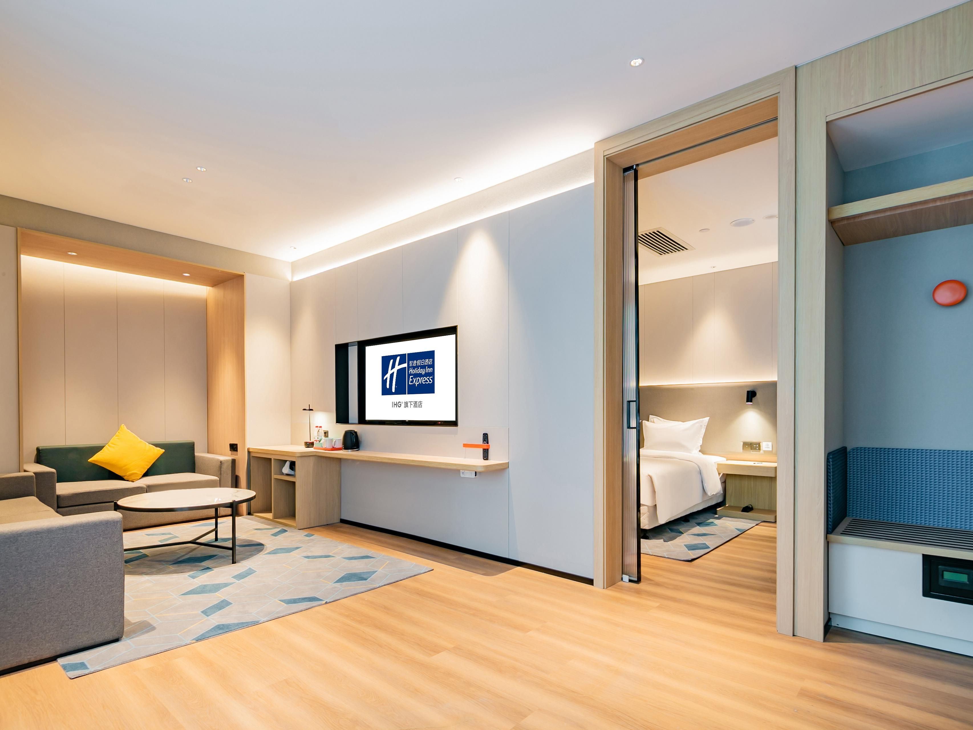 Holiday Inn Express Xi'an High-Tech Zone North Guest Room & Suite Options