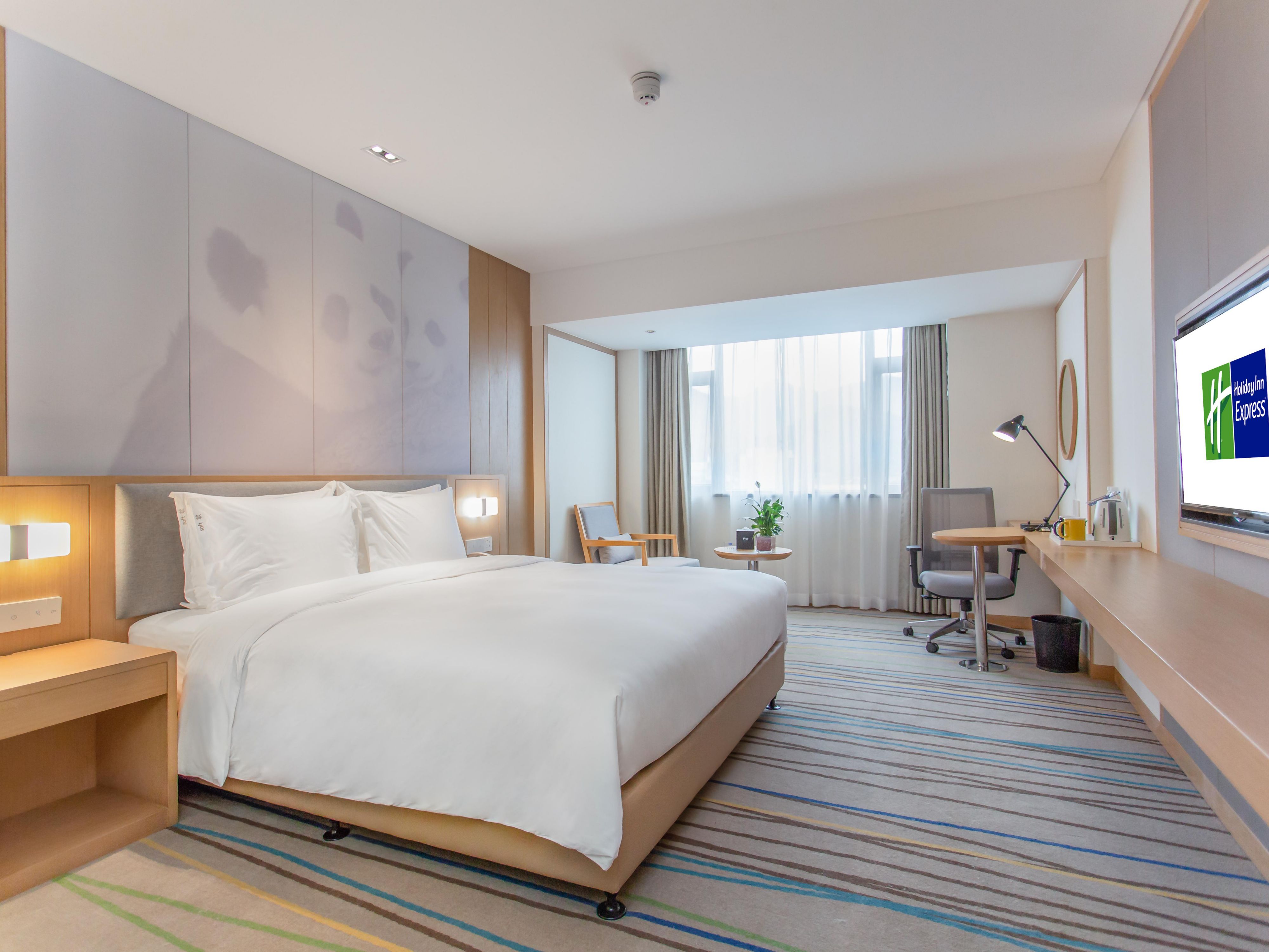 Rooms & Suites