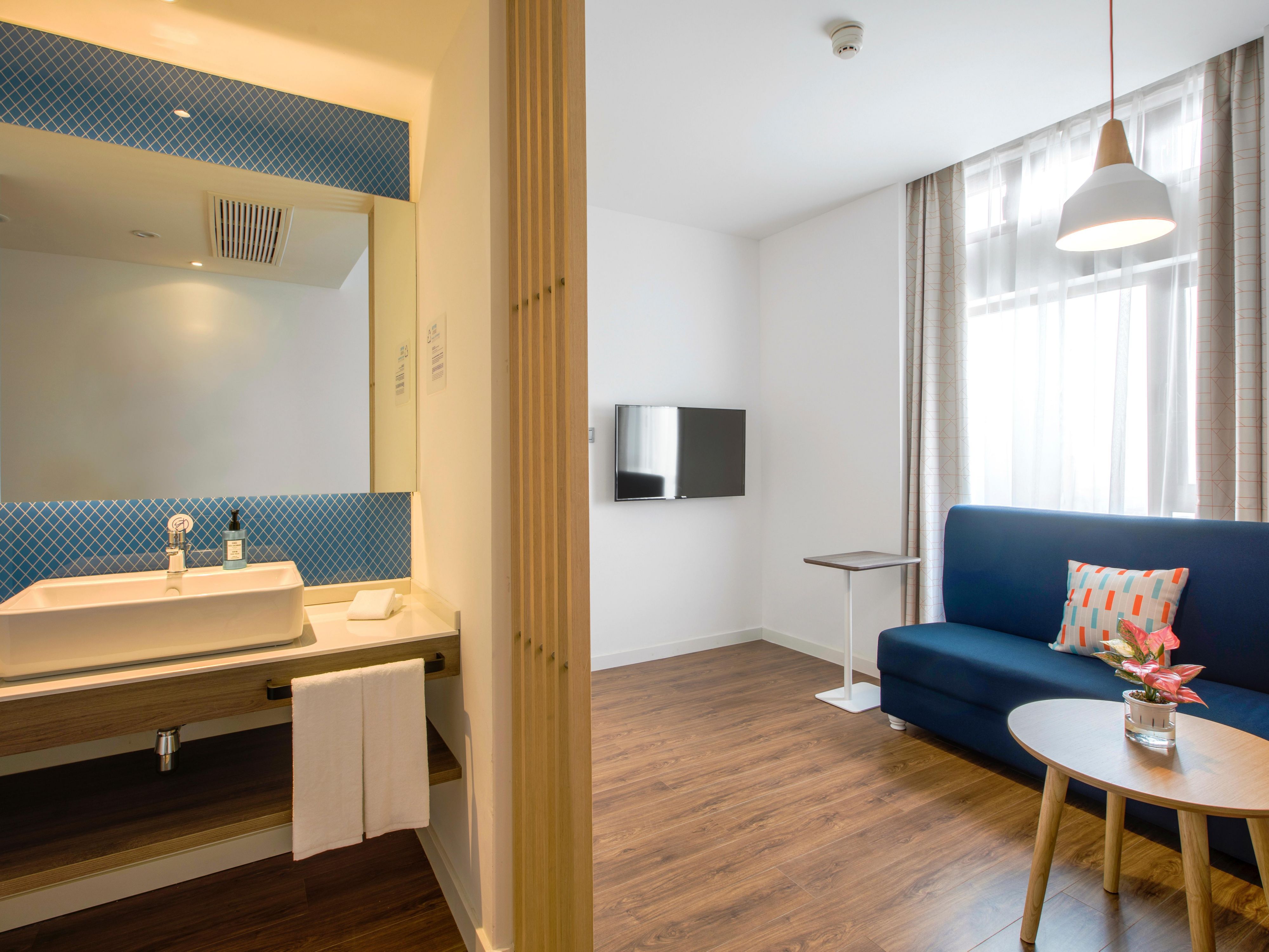 Rooms & Suites