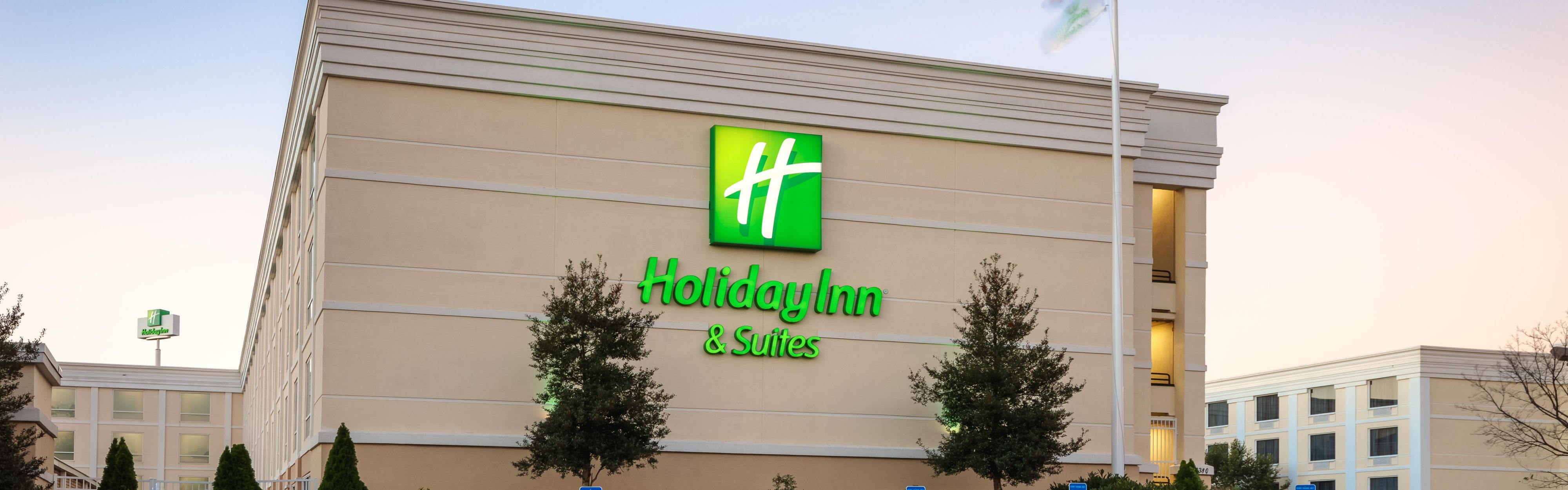 Hotels Near Porsche Center Atlanta | Holiday Inn and Suites Atlanta ...