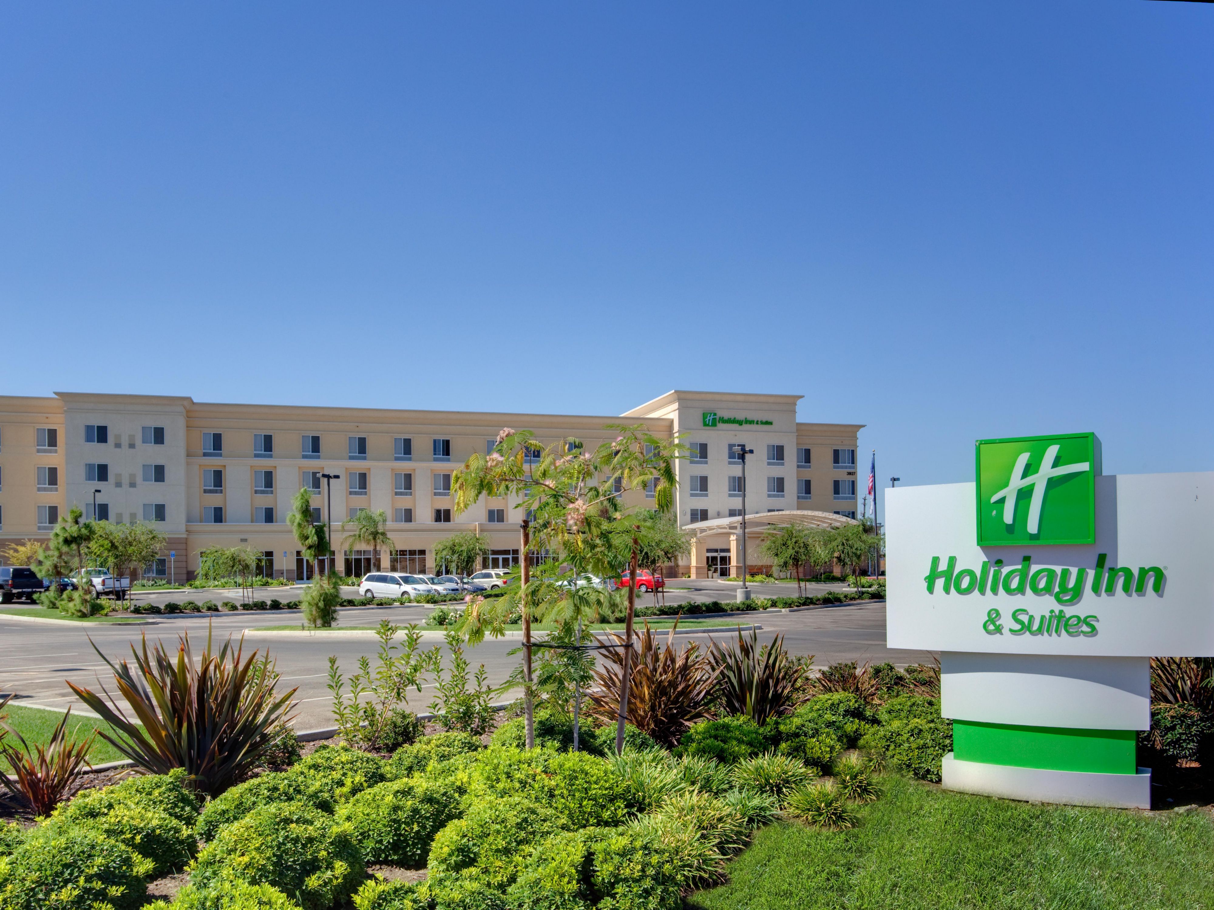 Bakersfield Hotel | Holiday Inn & Suites Bakersfield