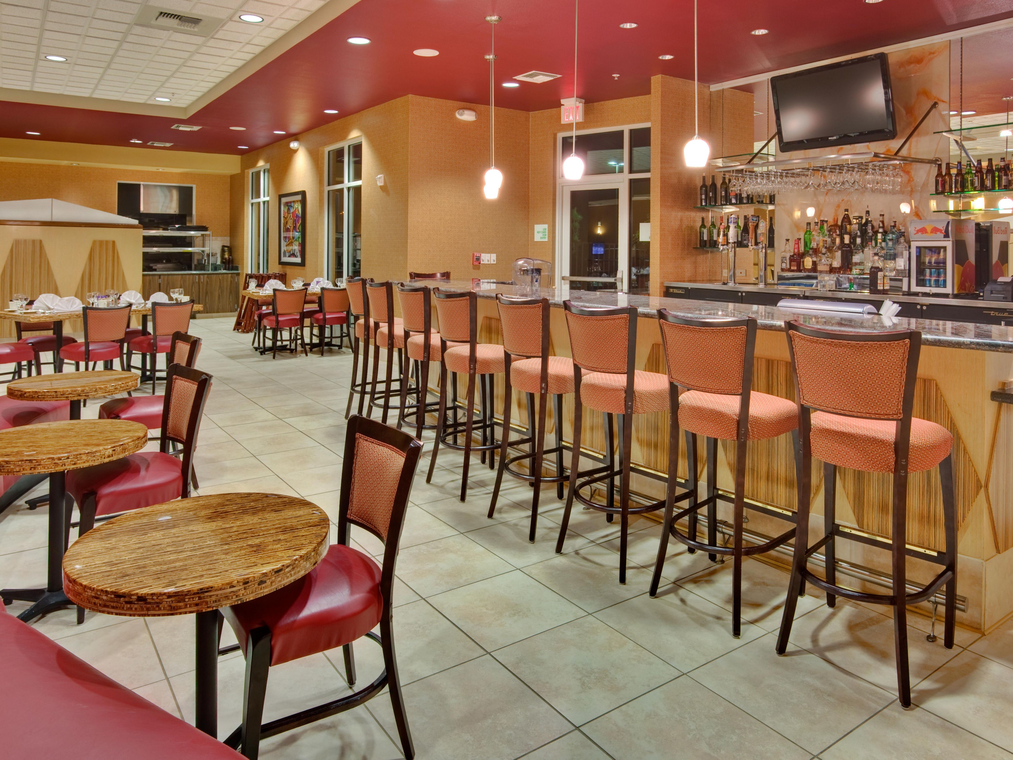 Bakersfield Hotels | Holiday Inn & Suites Bakersfield
