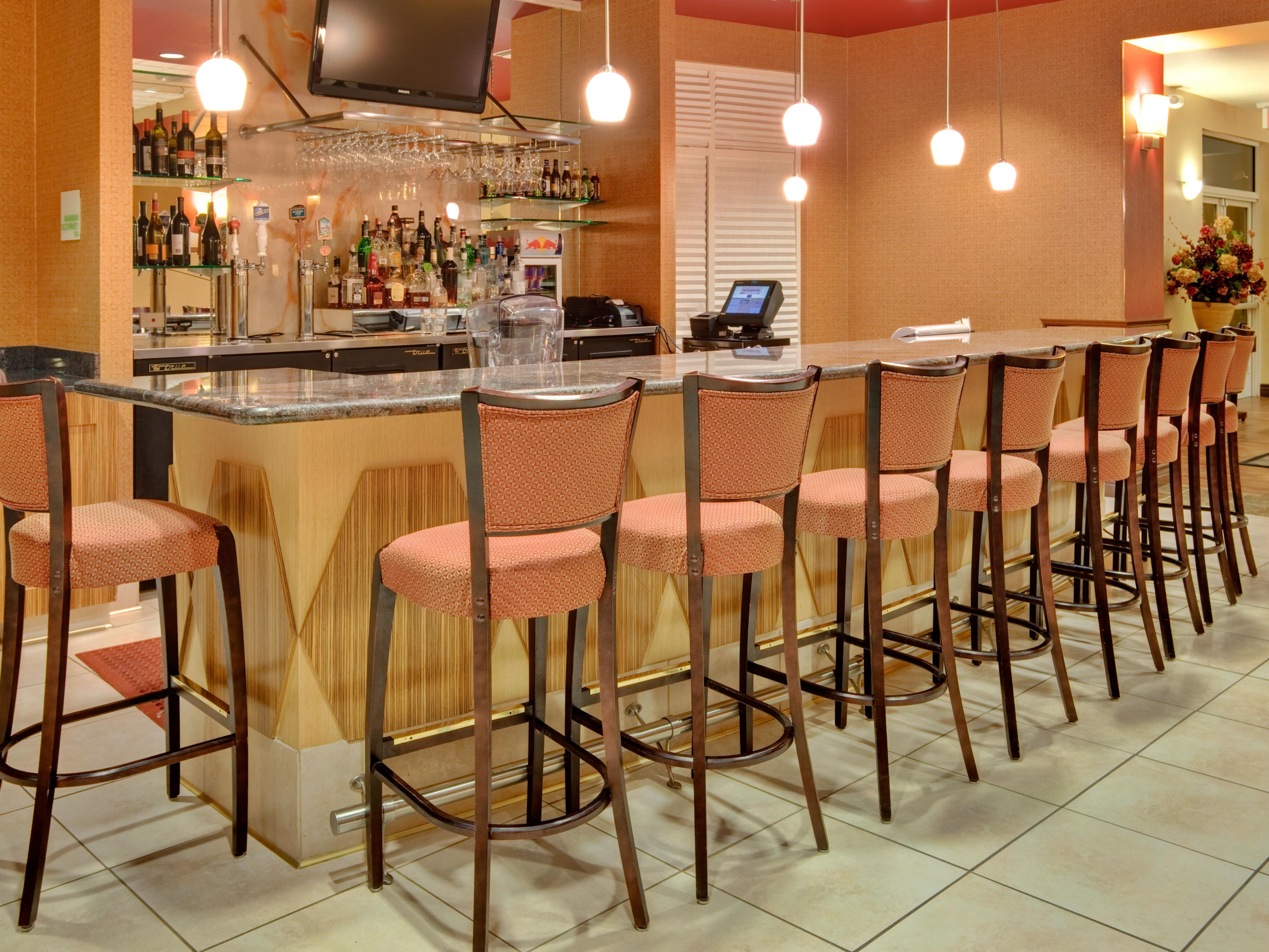 Hotels in Bakersfield, CA | Holiday Inn & Suites Bakersfield