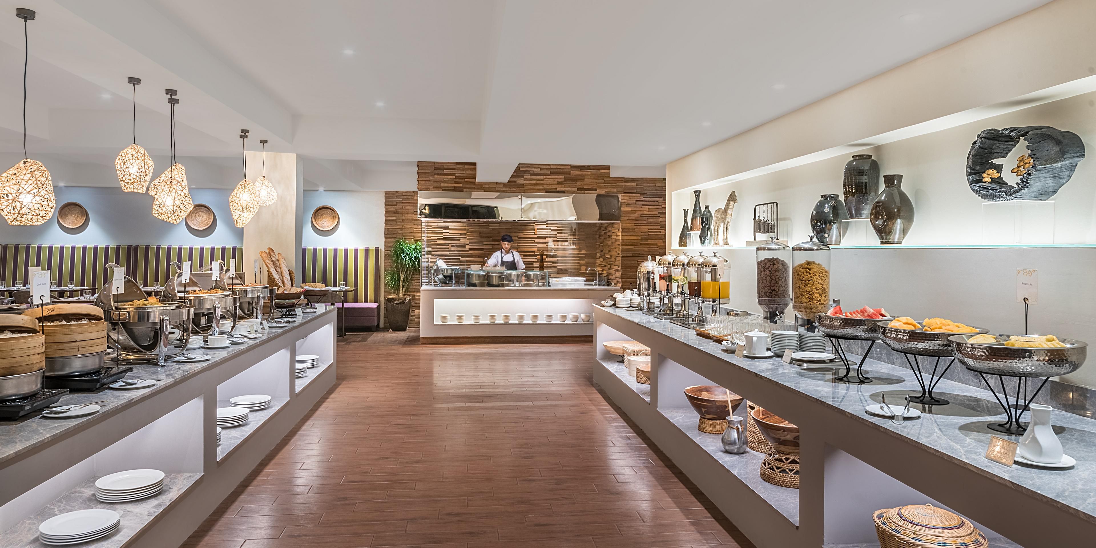 Holiday Inn Hotel & Suites Batangas LimaPark - Free Internet & More