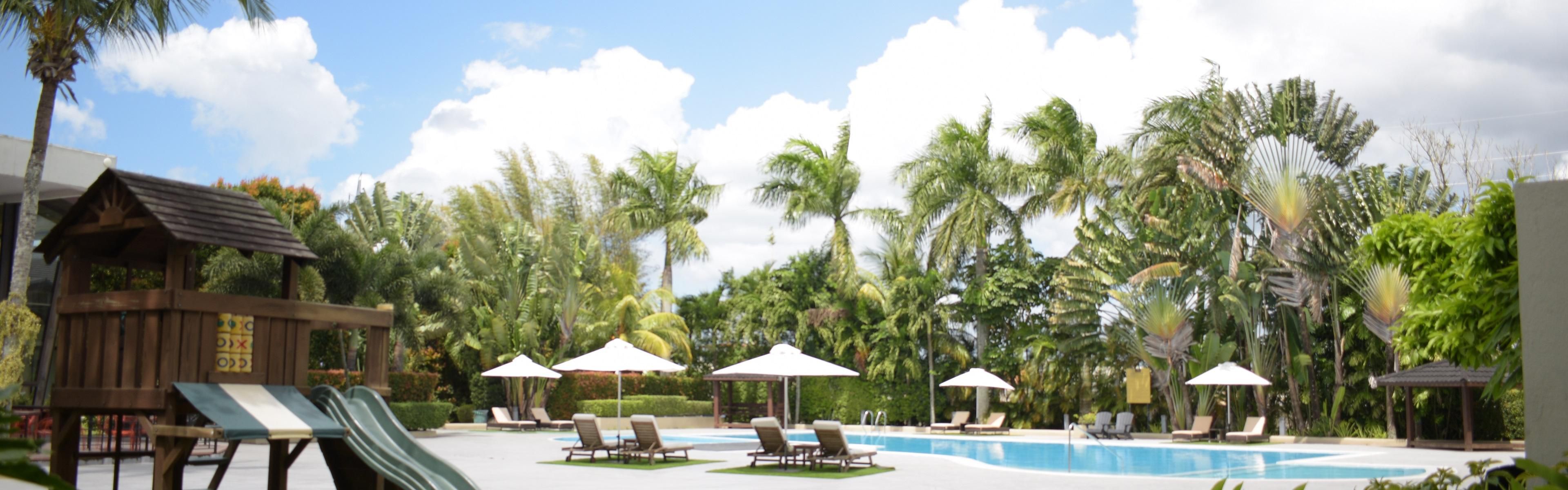 Holiday Inn Hotel & Suites Batangas LimaPark - Free Internet & More