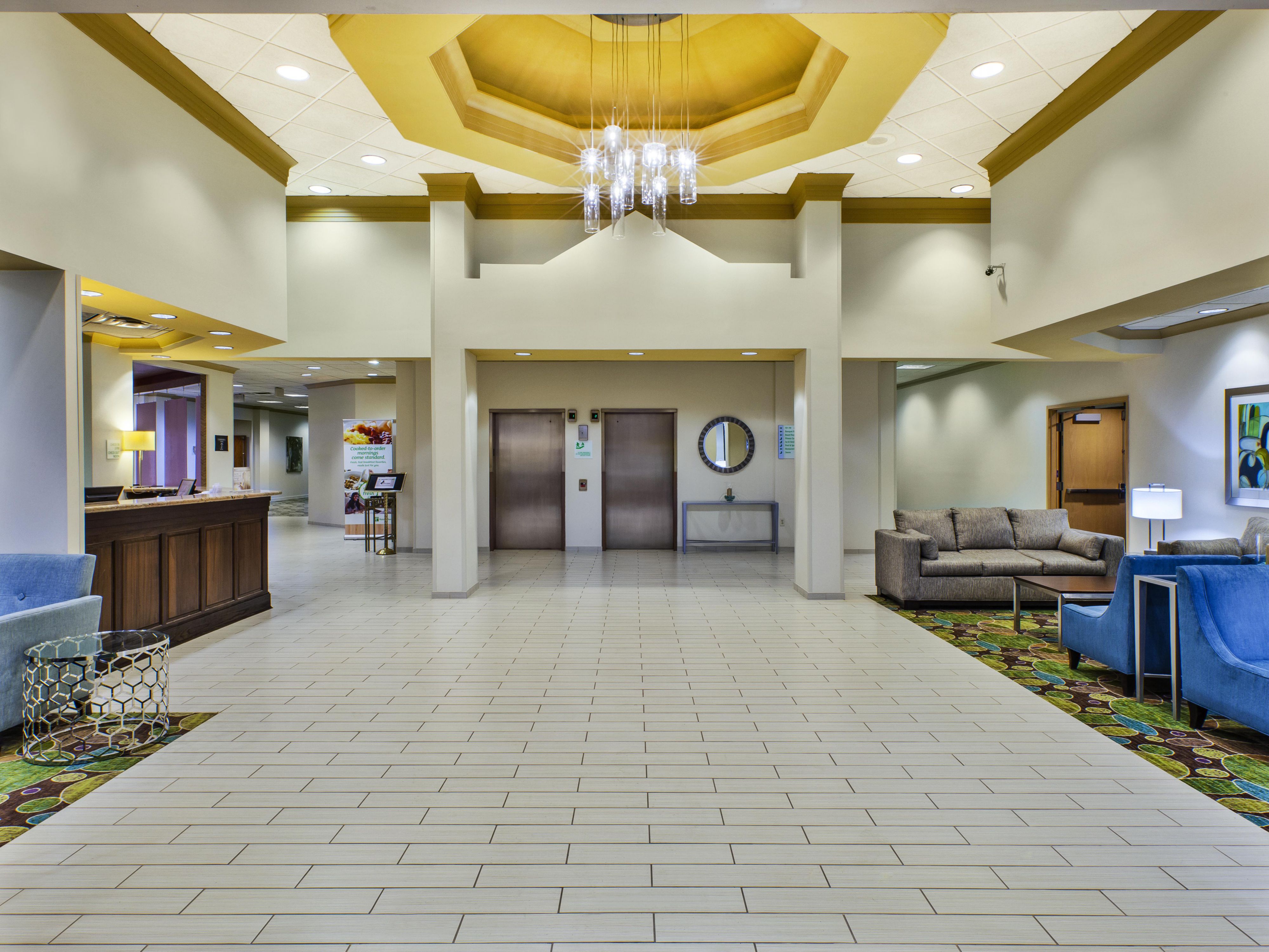 Hotel Near Lewis University | Holiday Inn & Suites Bolingbrook