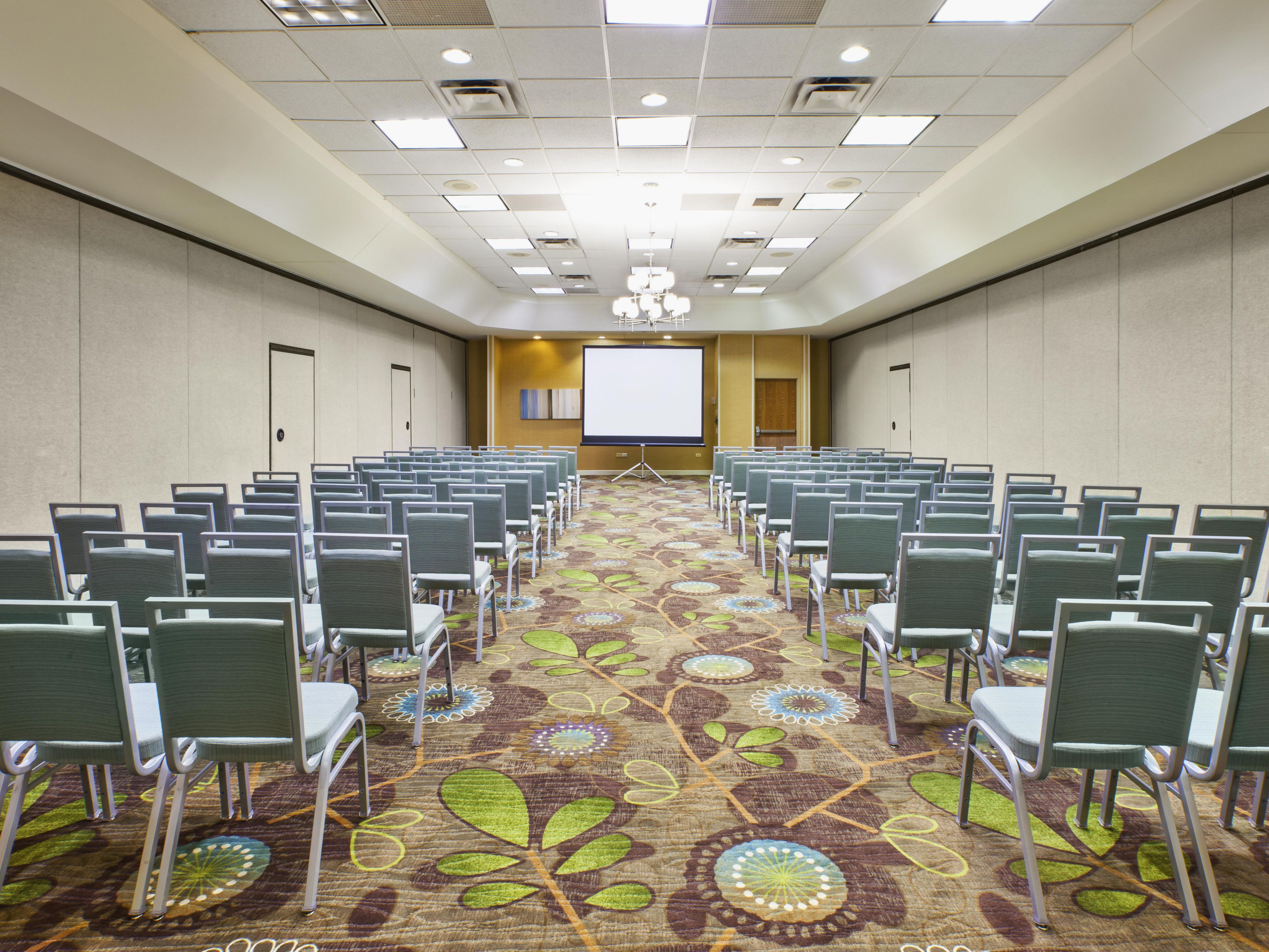 Hotel Near Lewis University | Holiday Inn & Suites Bolingbrook