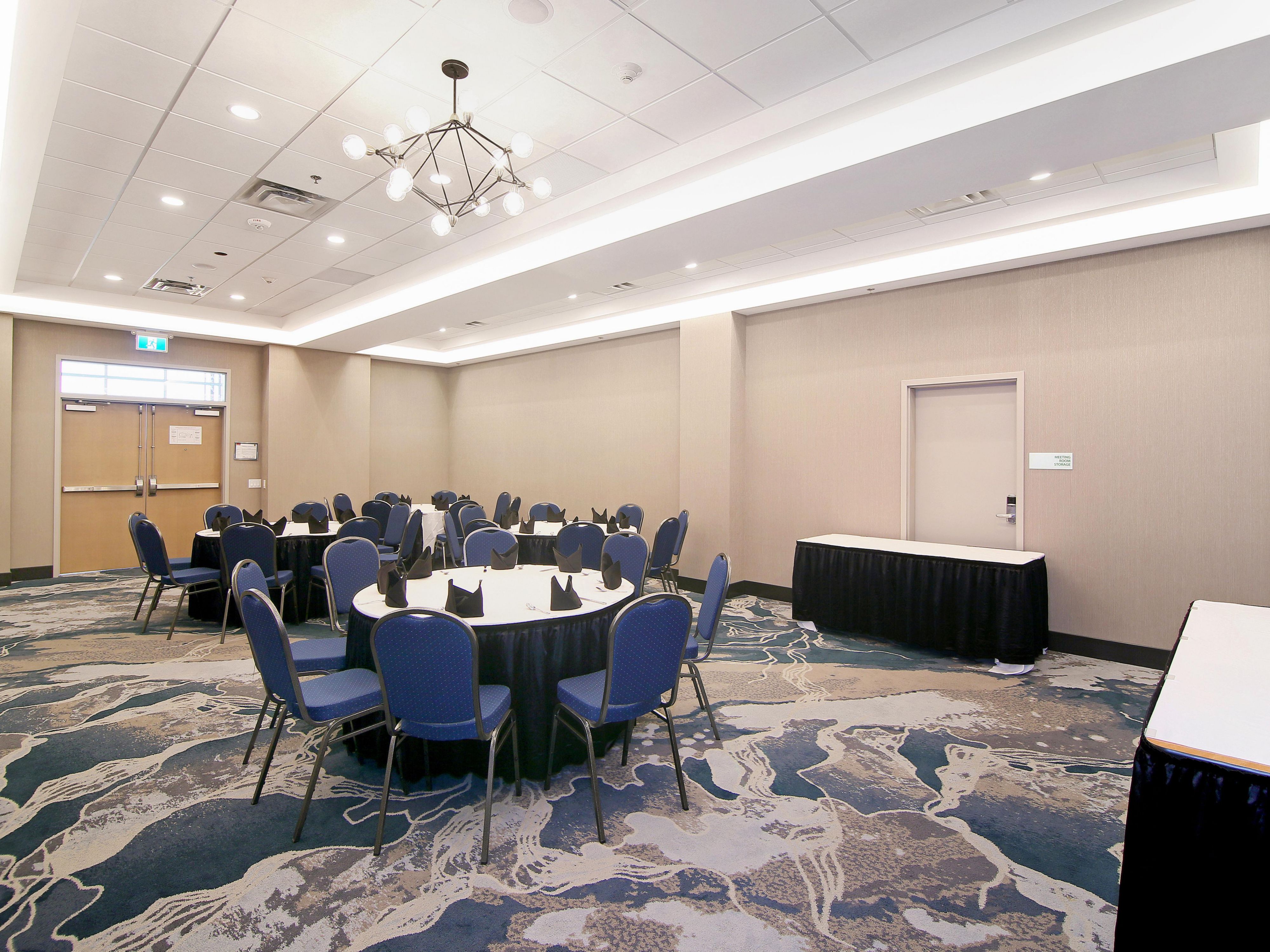 Meeting rooms in Calgary | Holiday Inn Hotel & Suites Calgary Airport ...