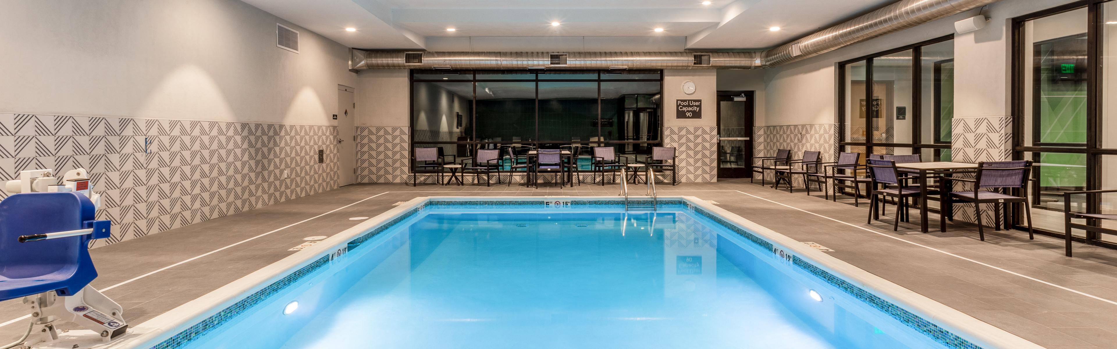 Cedar Falls Hotel with Pool | Holiday Inn Hotel & Suites Cedar Falls ...