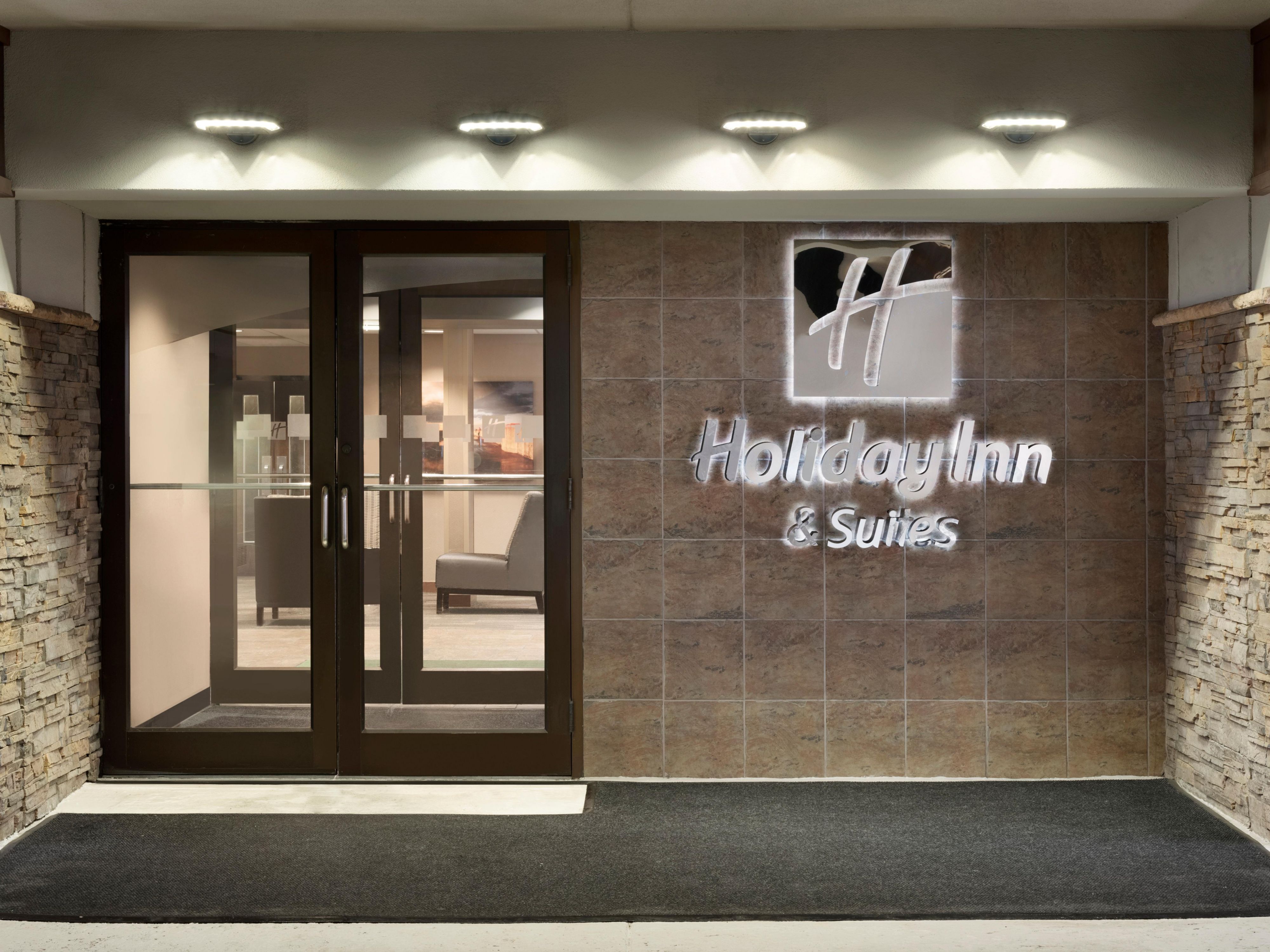 Duluth Hotel Deals and Packages for Holiday Inn Hotel & Suites Duluth ...