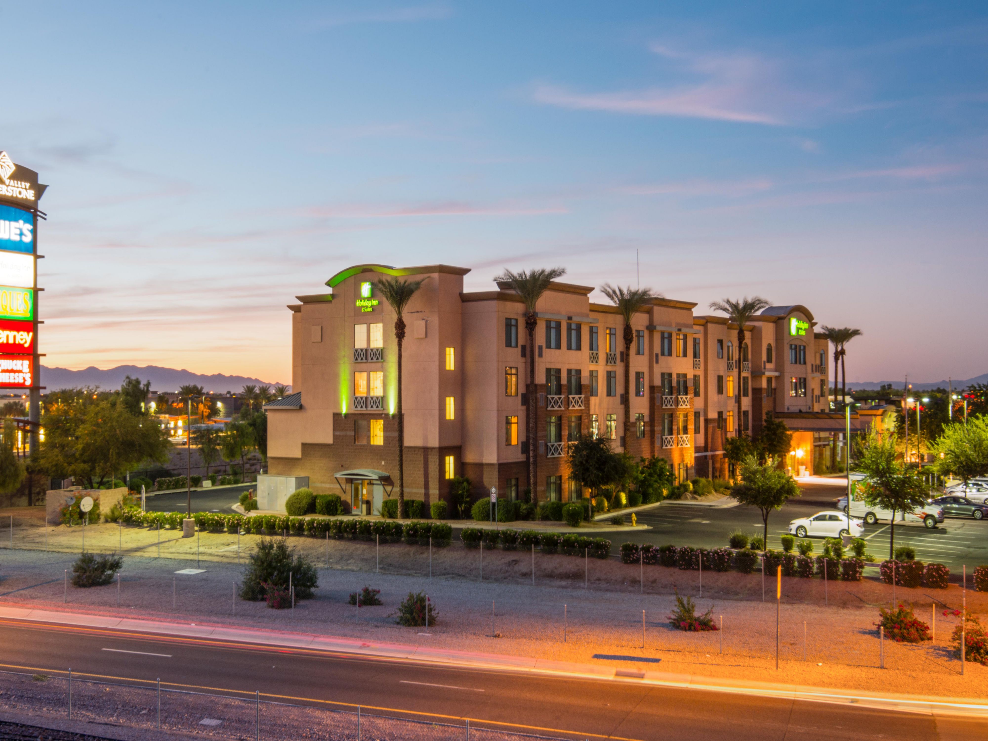 Hotel Near Phoenix Raceway | Holiday Inn & Suites Goodyear – West ...