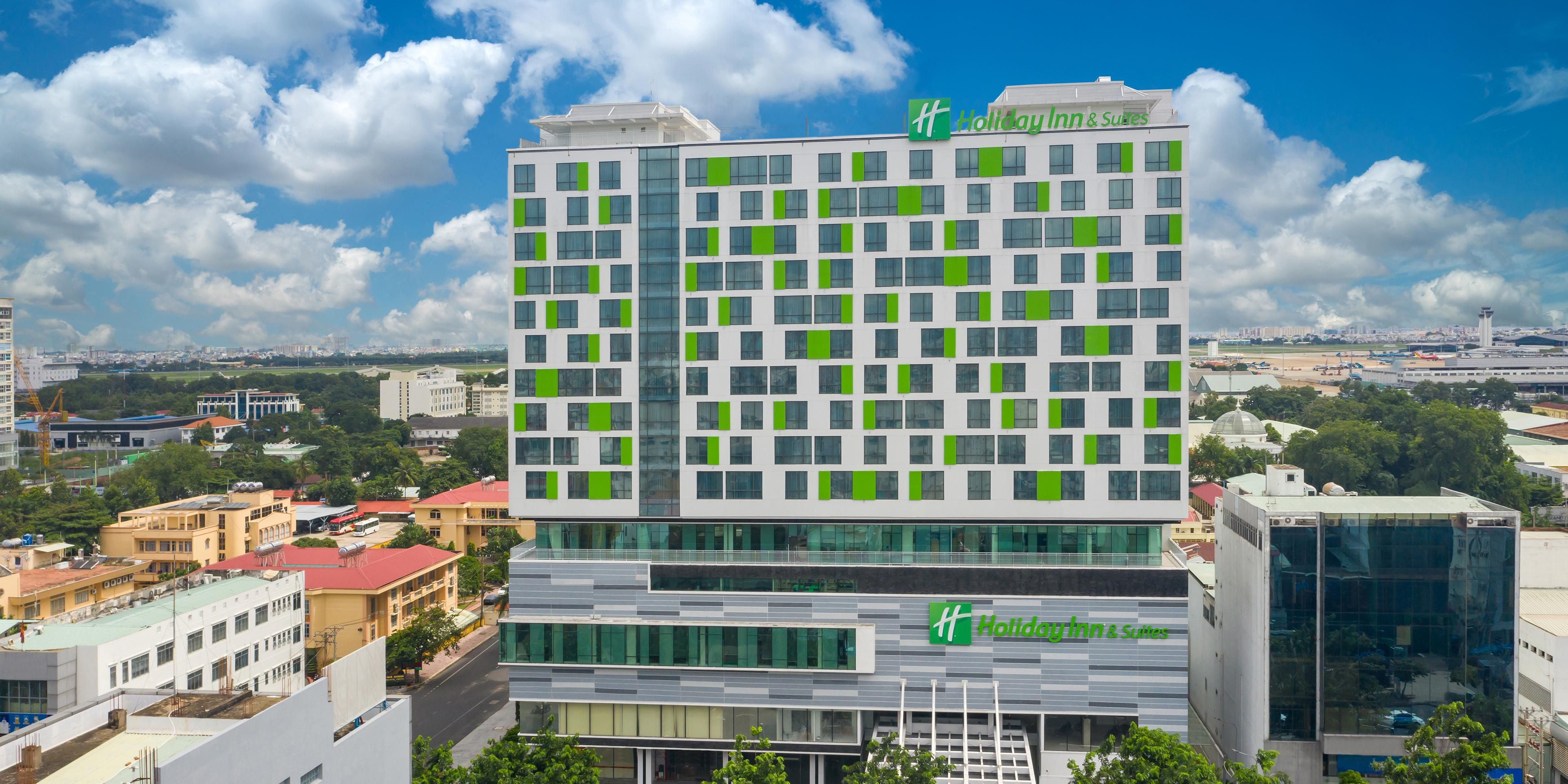 Five-Star Hotel in Tan Binh District. Best Hotel Nearby Saigon Airport.
