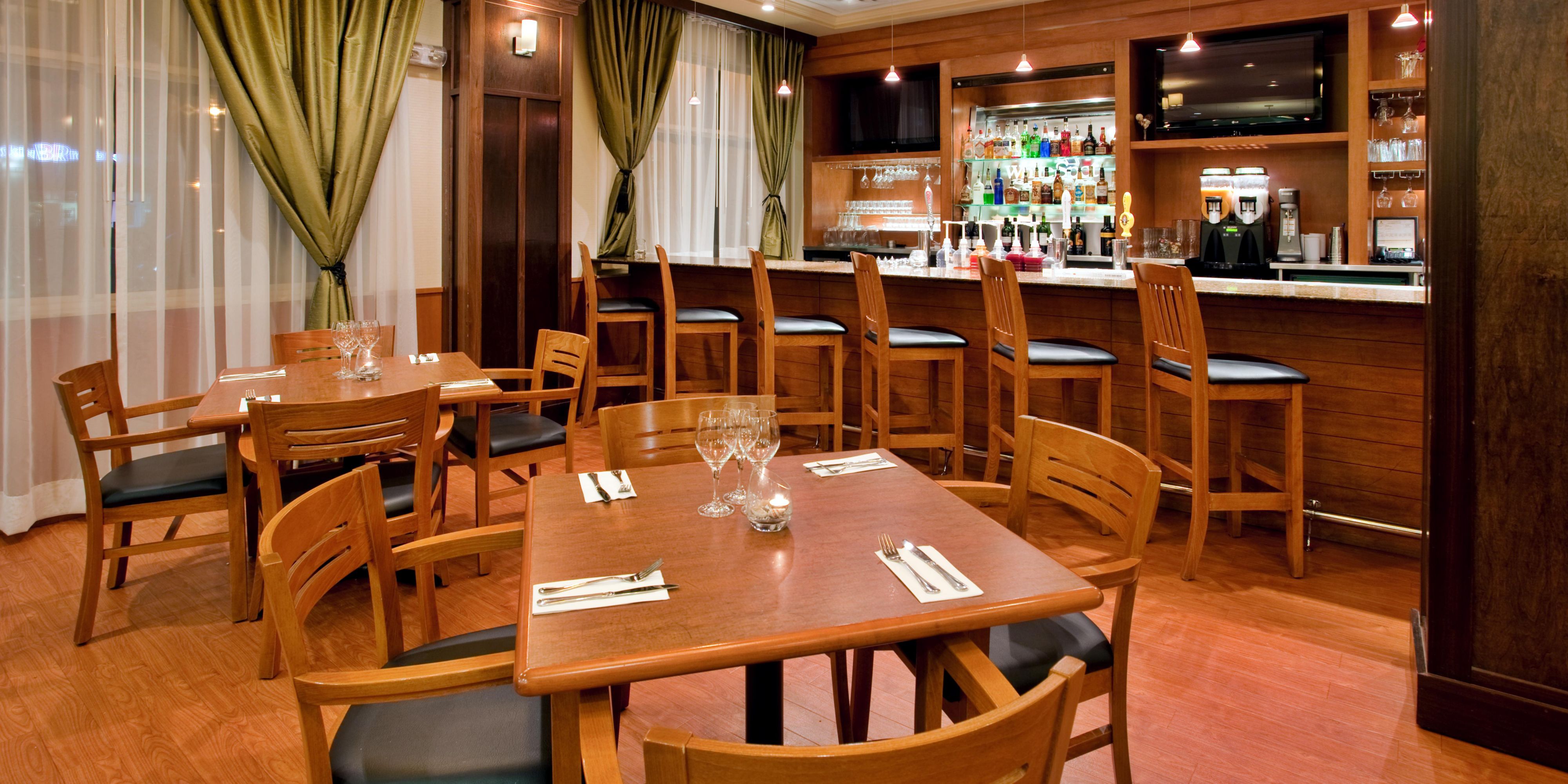 Holiday Inn Hotel & Suites Kamloops - Free Internet & More