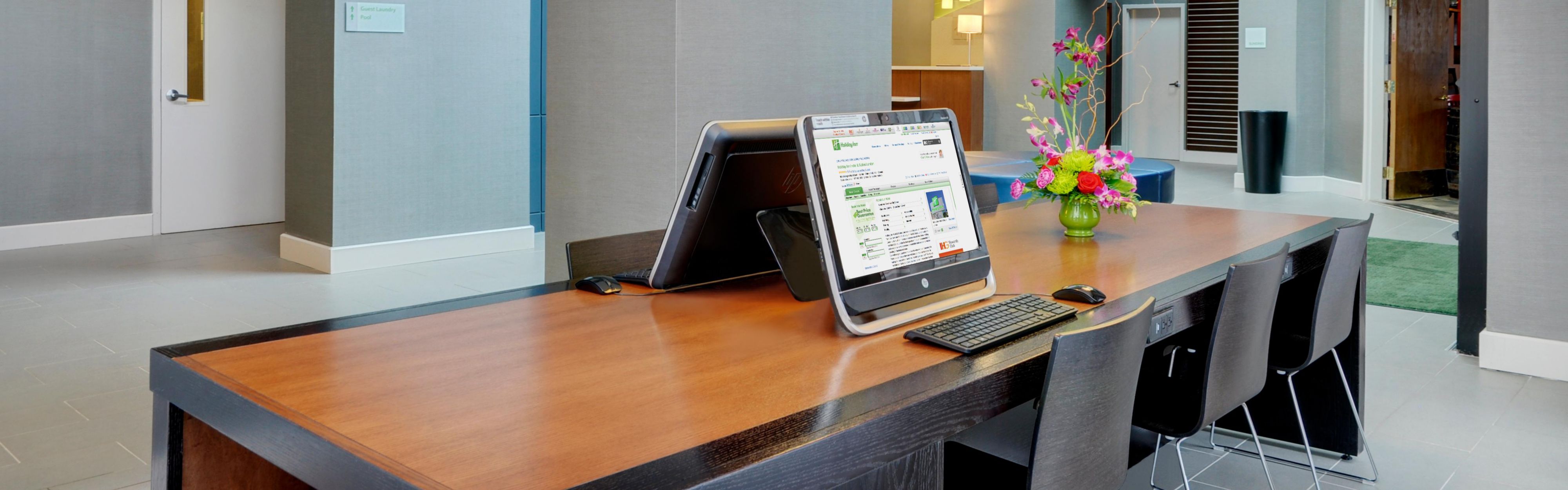 Holiday Inn Hotel & Suites London - Free Internet & More