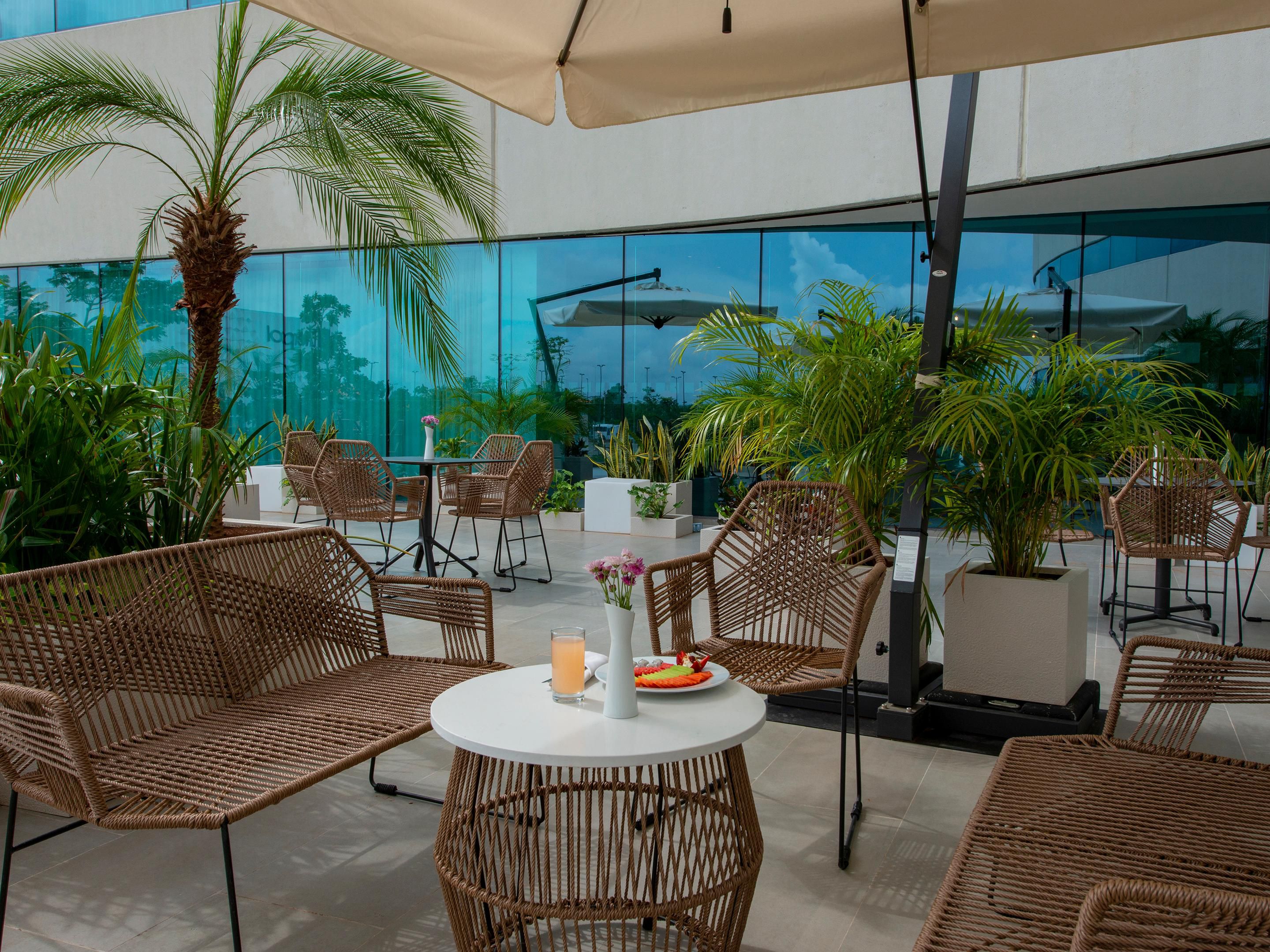 Hotel in Merida | Holiday Inn Hotel & Suites Merida La Isla Hotel