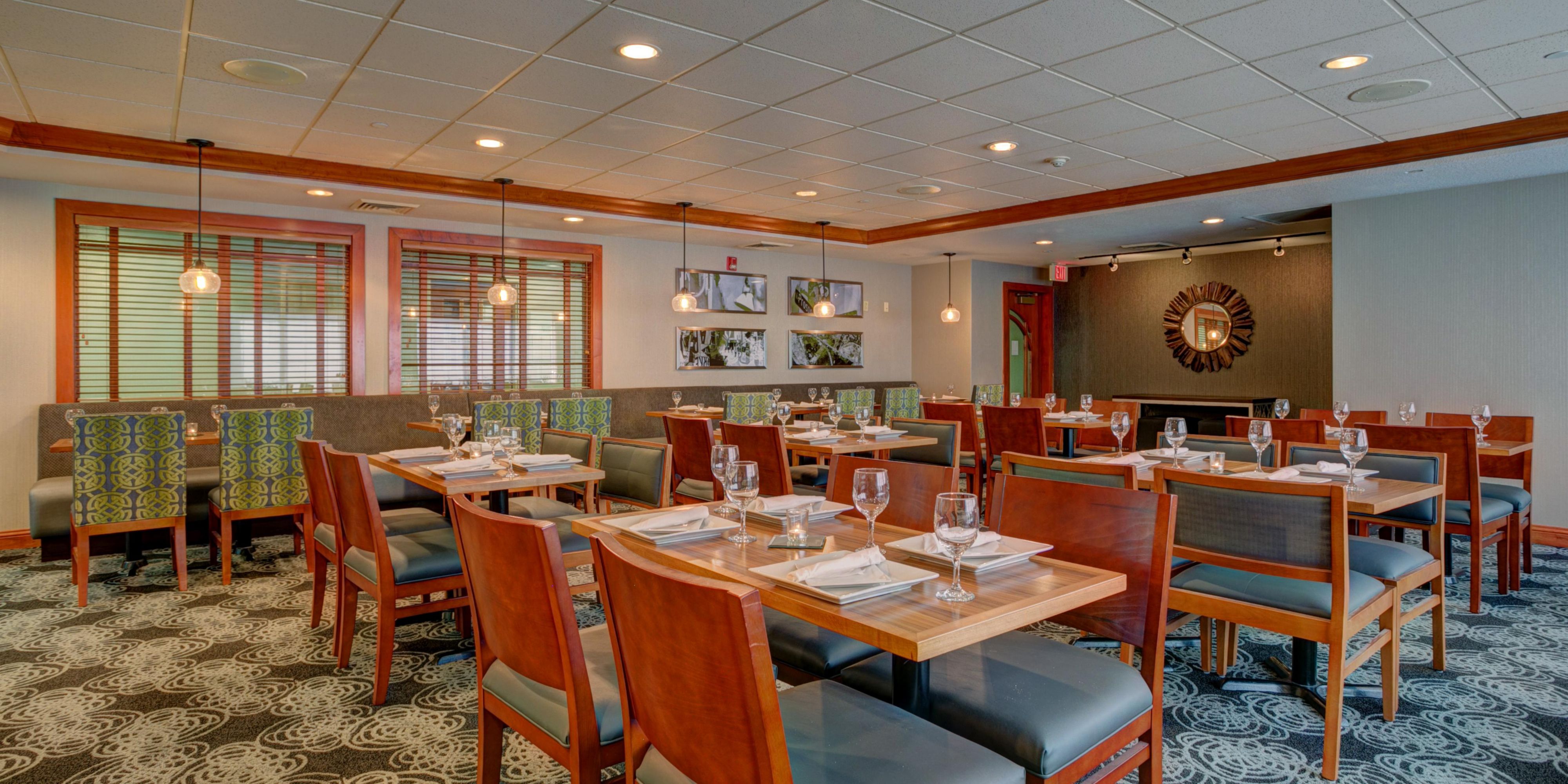 Holiday Inn Hotel & Suites Milwaukee Airport - Free Internet & More