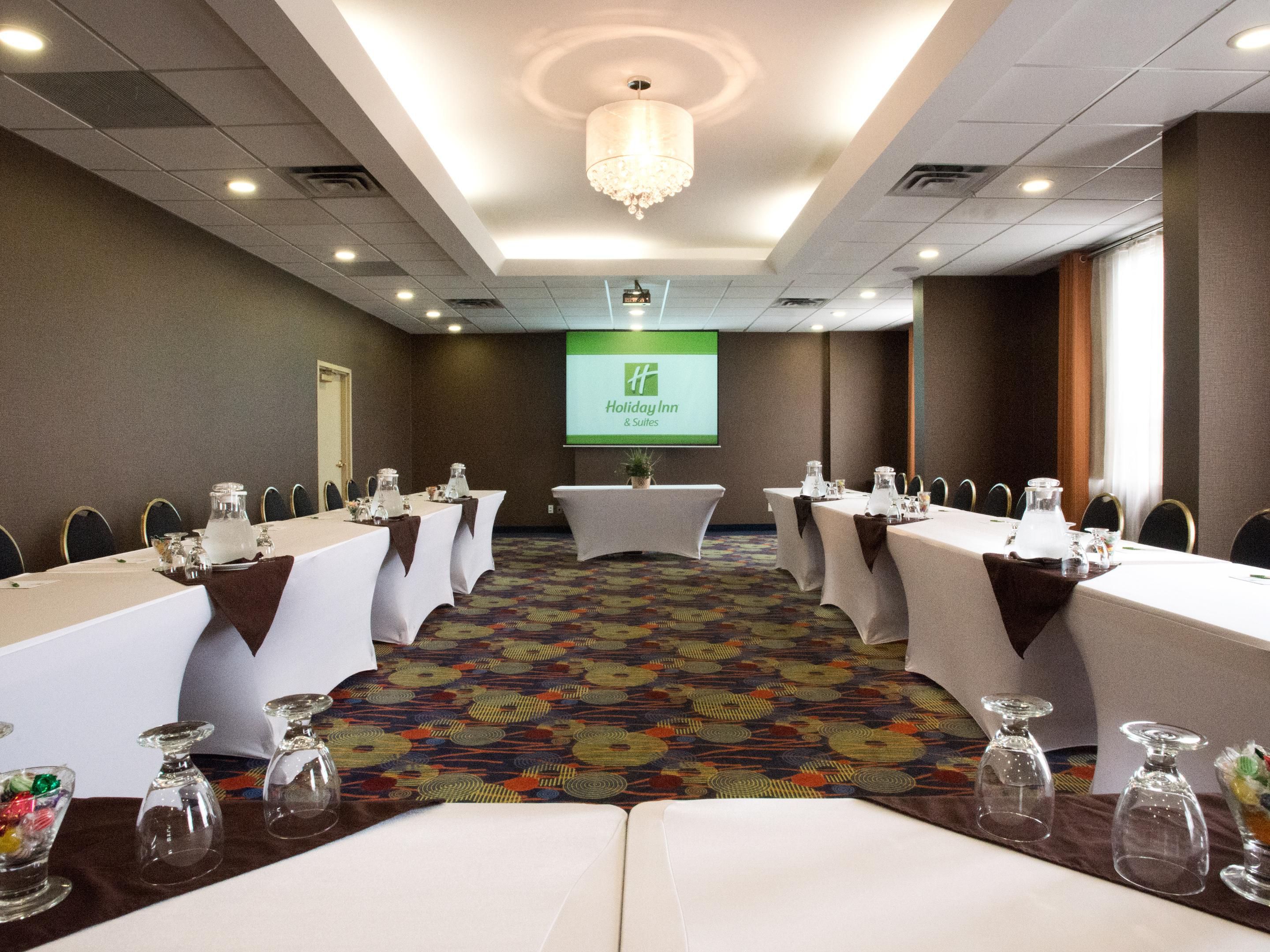 Hotel in Mississauga with Pool | Holiday Inn & Suites Mississauga West ...