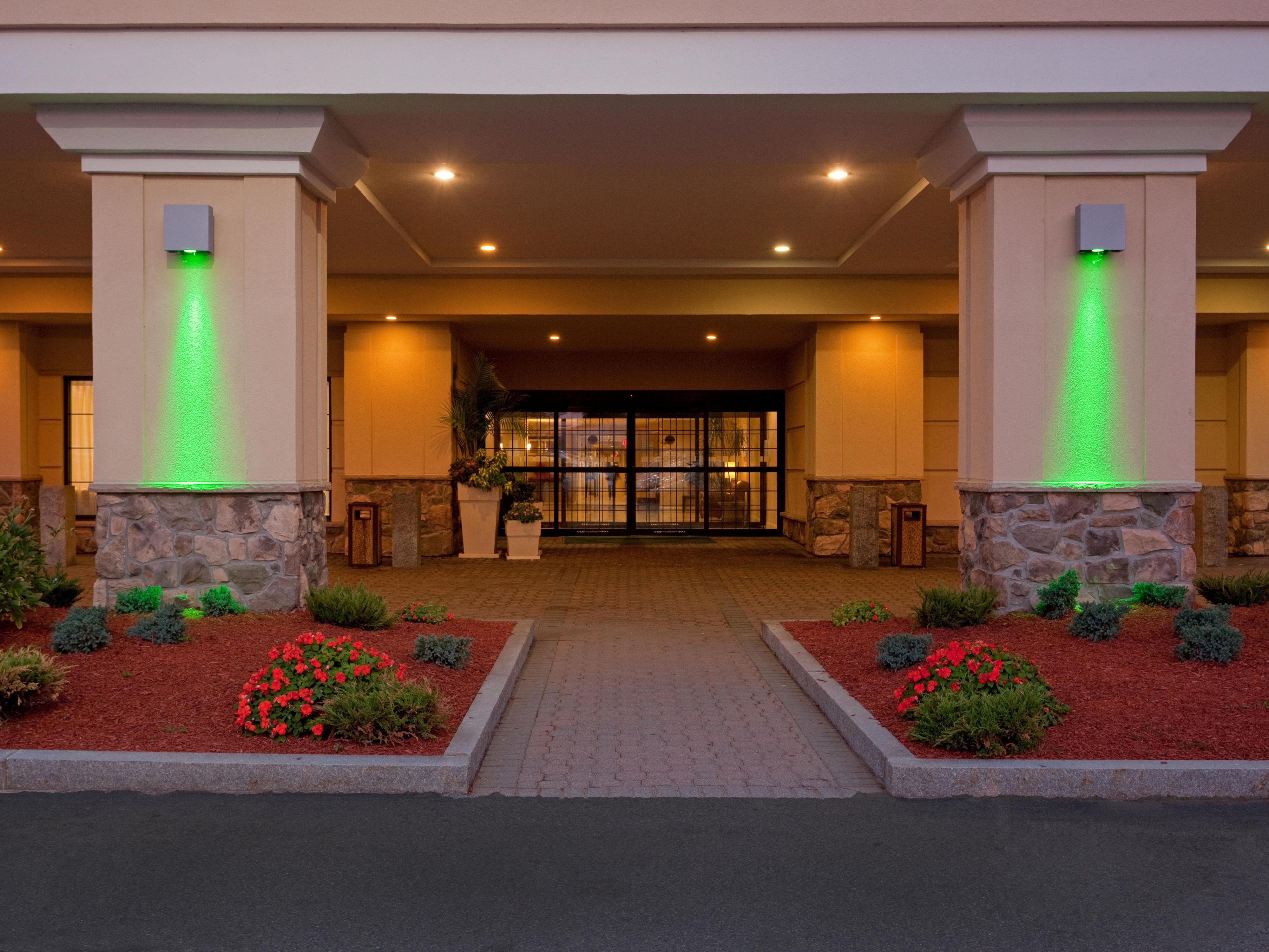Boston Hotel In Peabody MA With Pools | Holiday Inn & Suites Boston ...