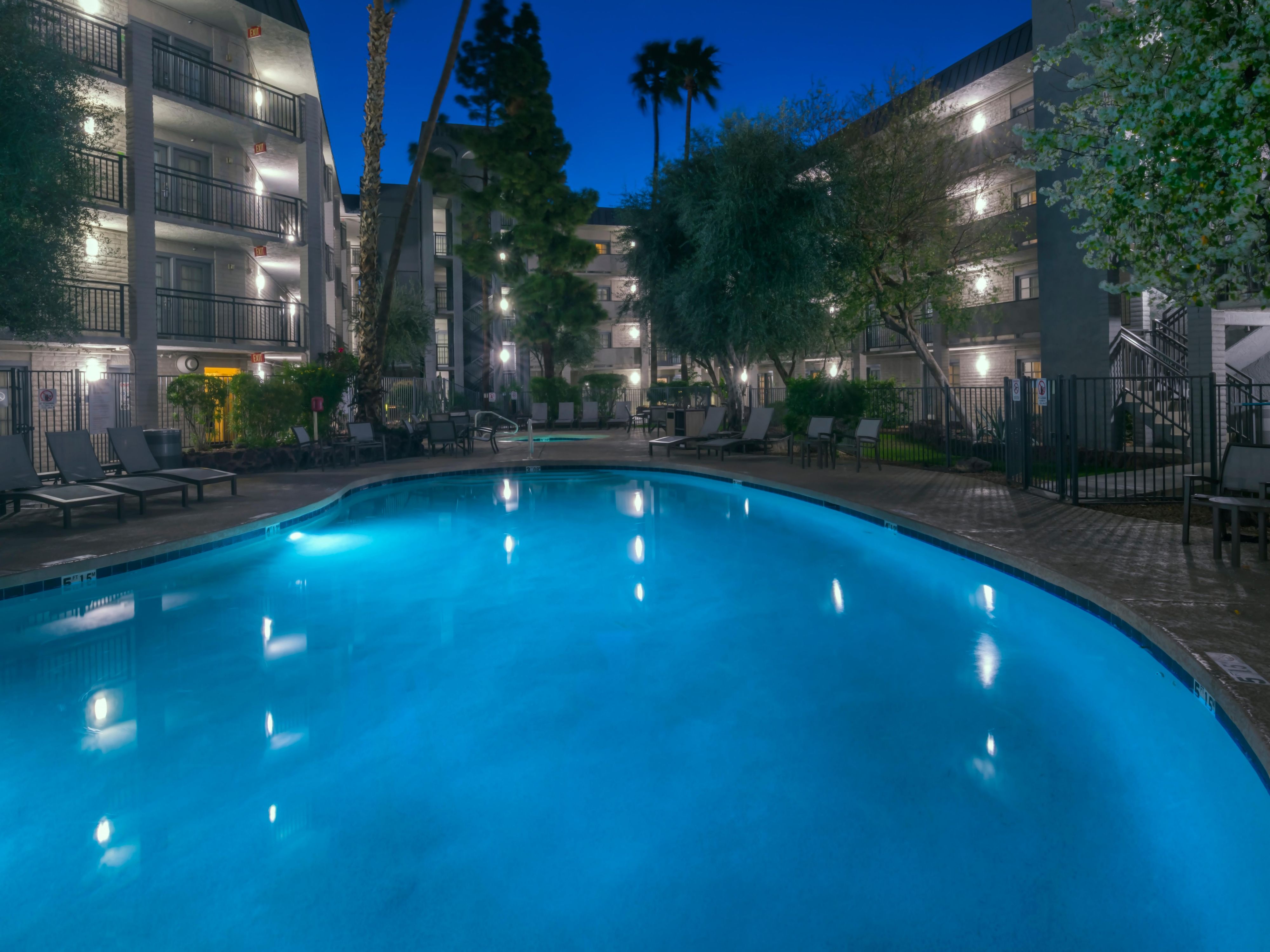 Hotel in North Phoenix near Airport | Holiday Inn & Suites Phoenix ...