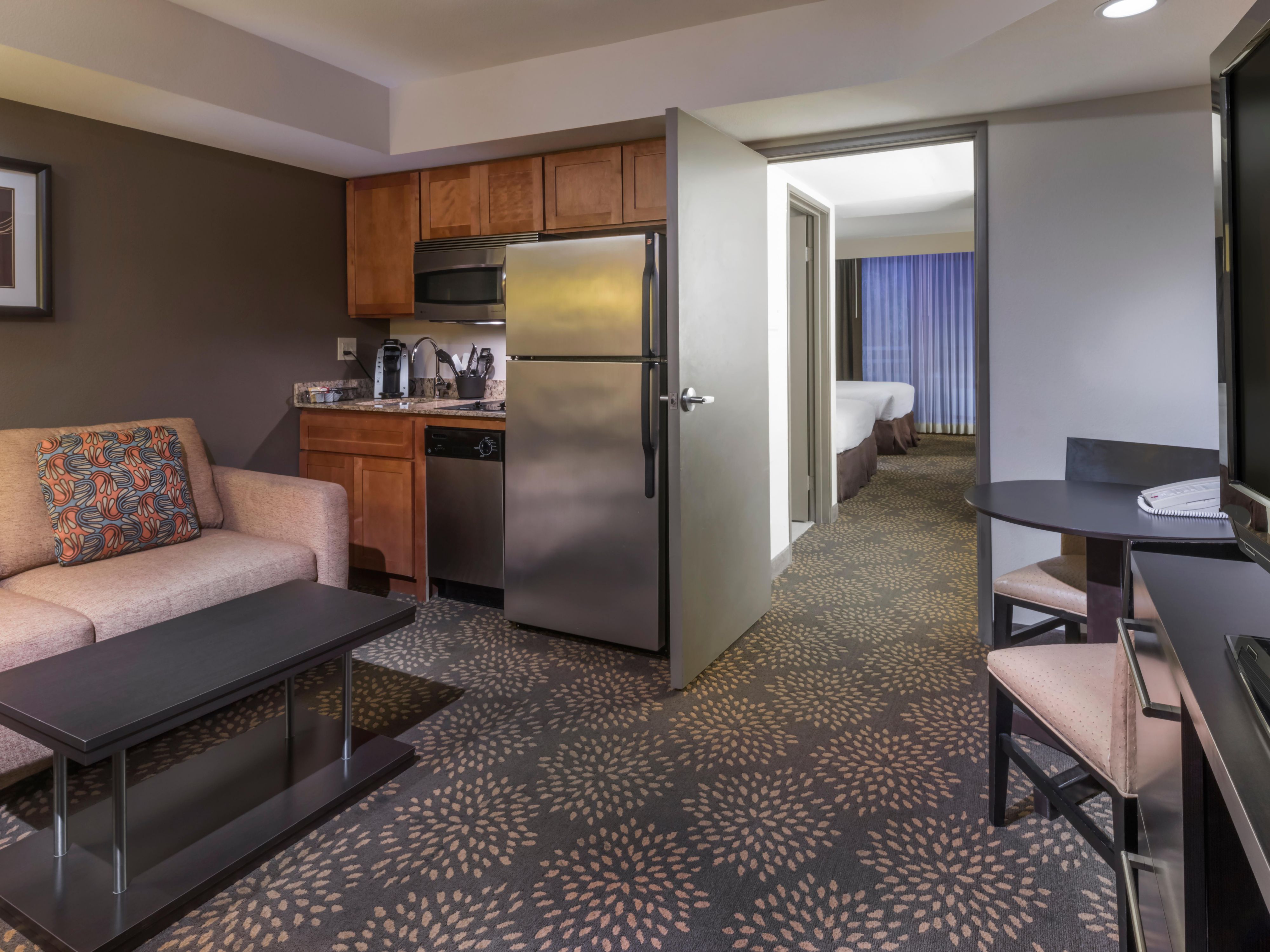 Hotel in North Phoenix near Airport | Holiday Inn & Suites Phoenix ...