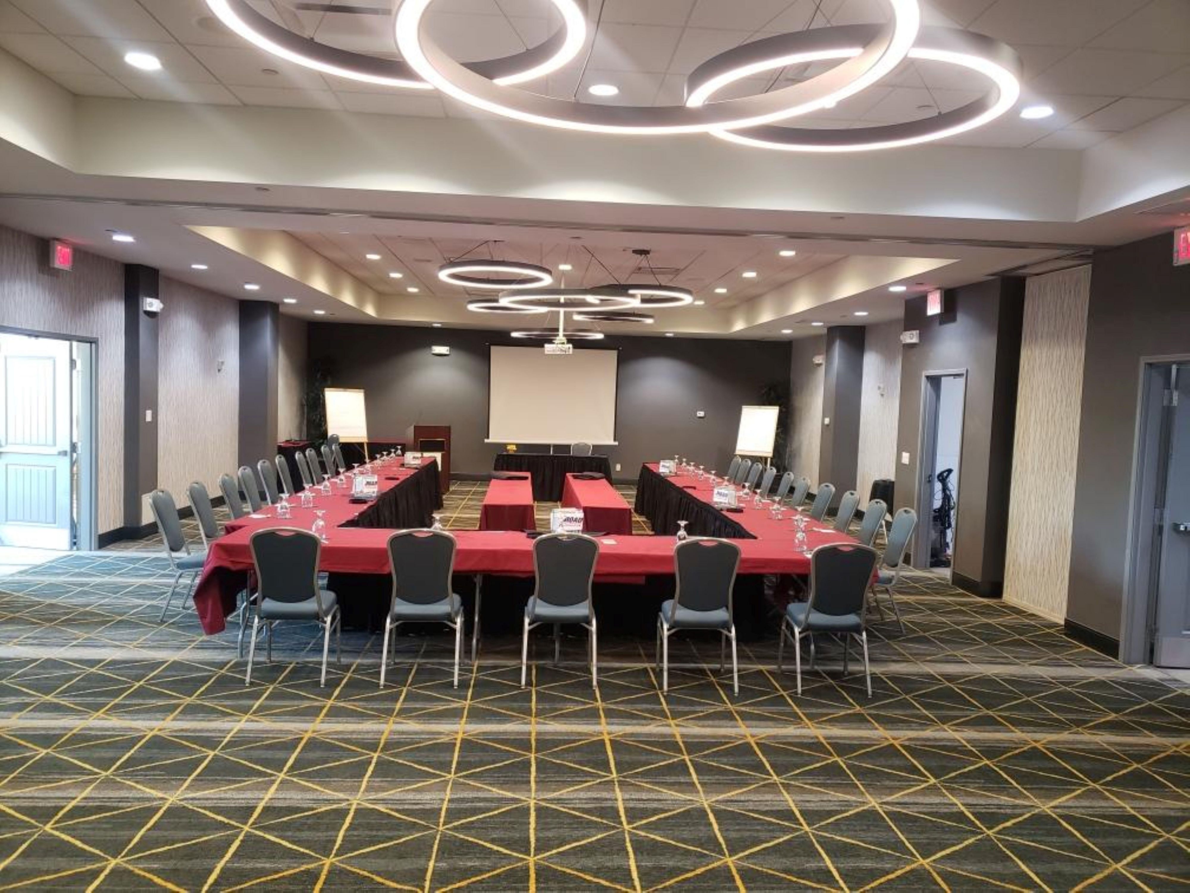 Phoenix Sky Harbor Airport Hotels | Holiday Inn & Suites Phoenix Airport