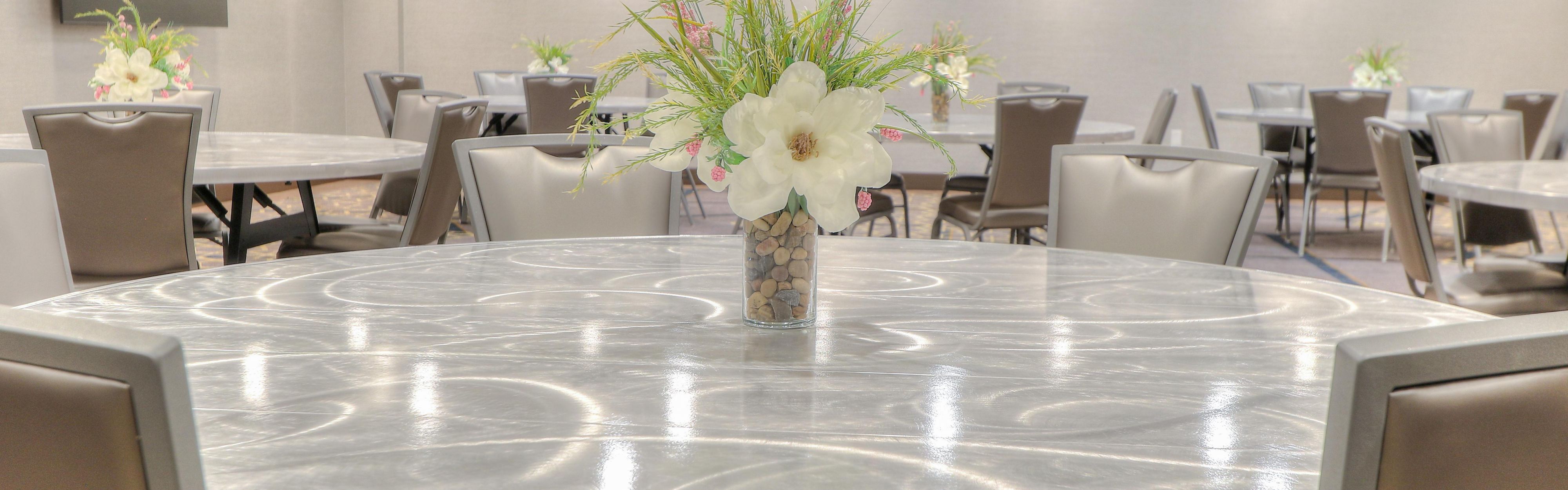 Meeting rooms in Pigeon Forge | Holiday Inn Hotel & Suites Pigeon Forge ...