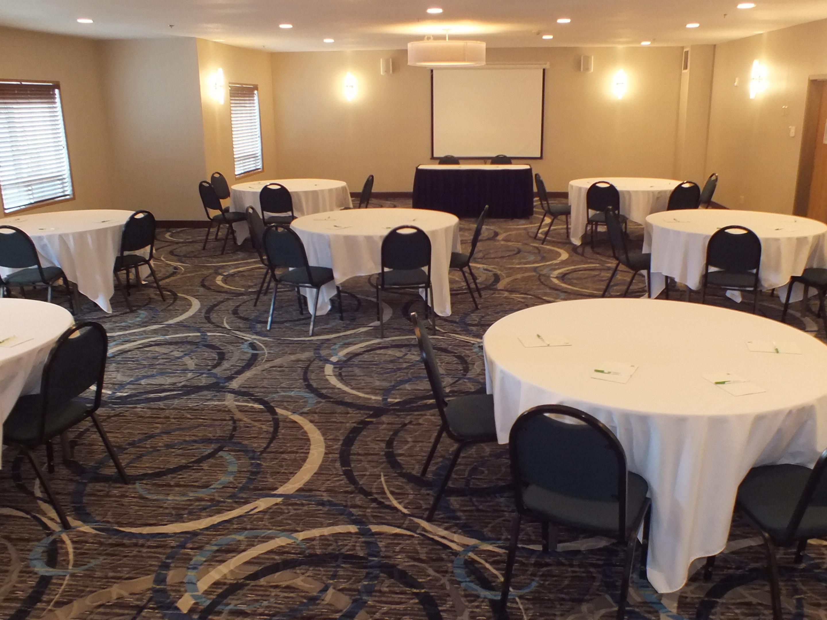 Hotel in Regina | Holiday Inn Hotel & Suites Regina Hotel