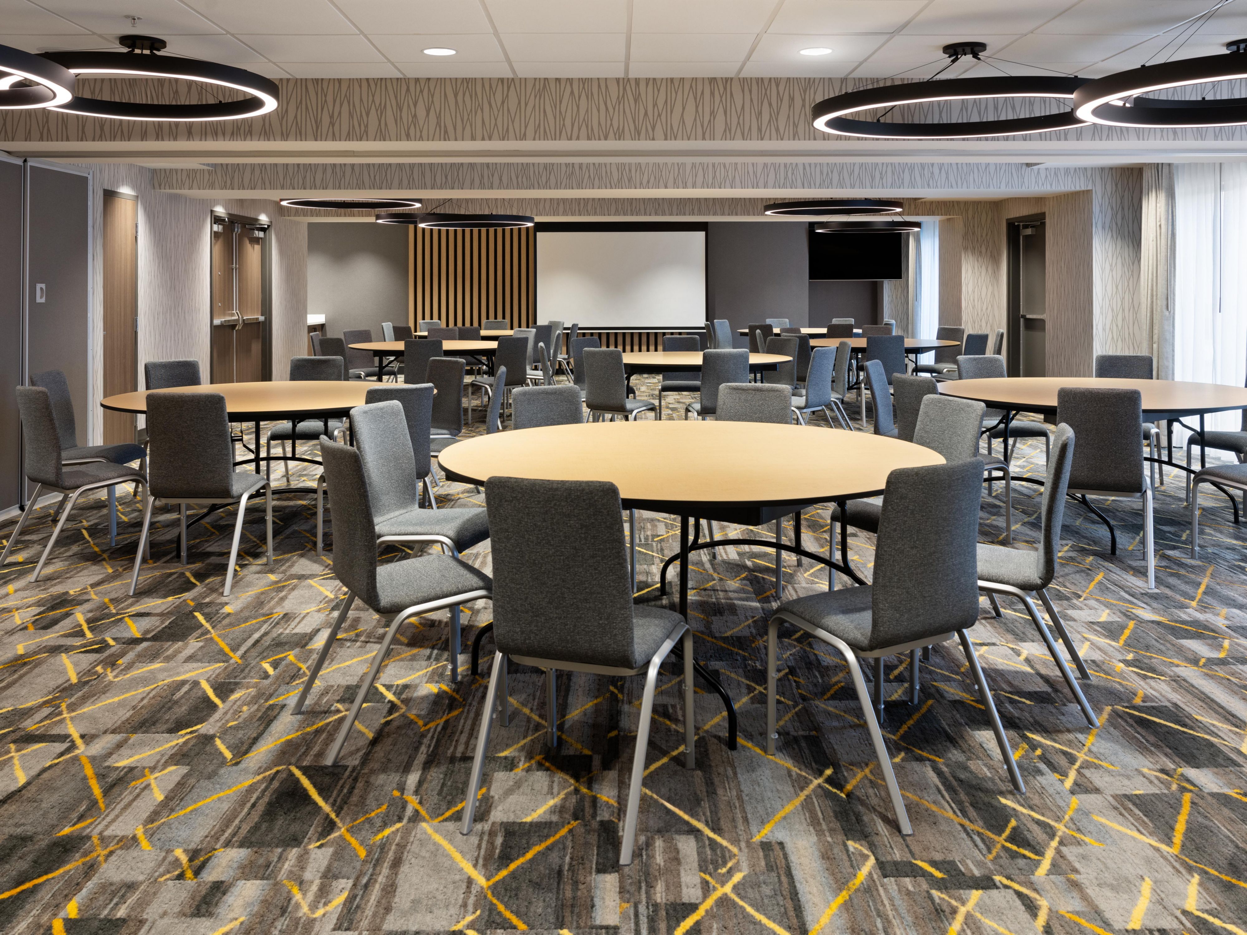 Hotel in Richmond | Holiday Inn Hotel & Suites Richmond – West End Hotel