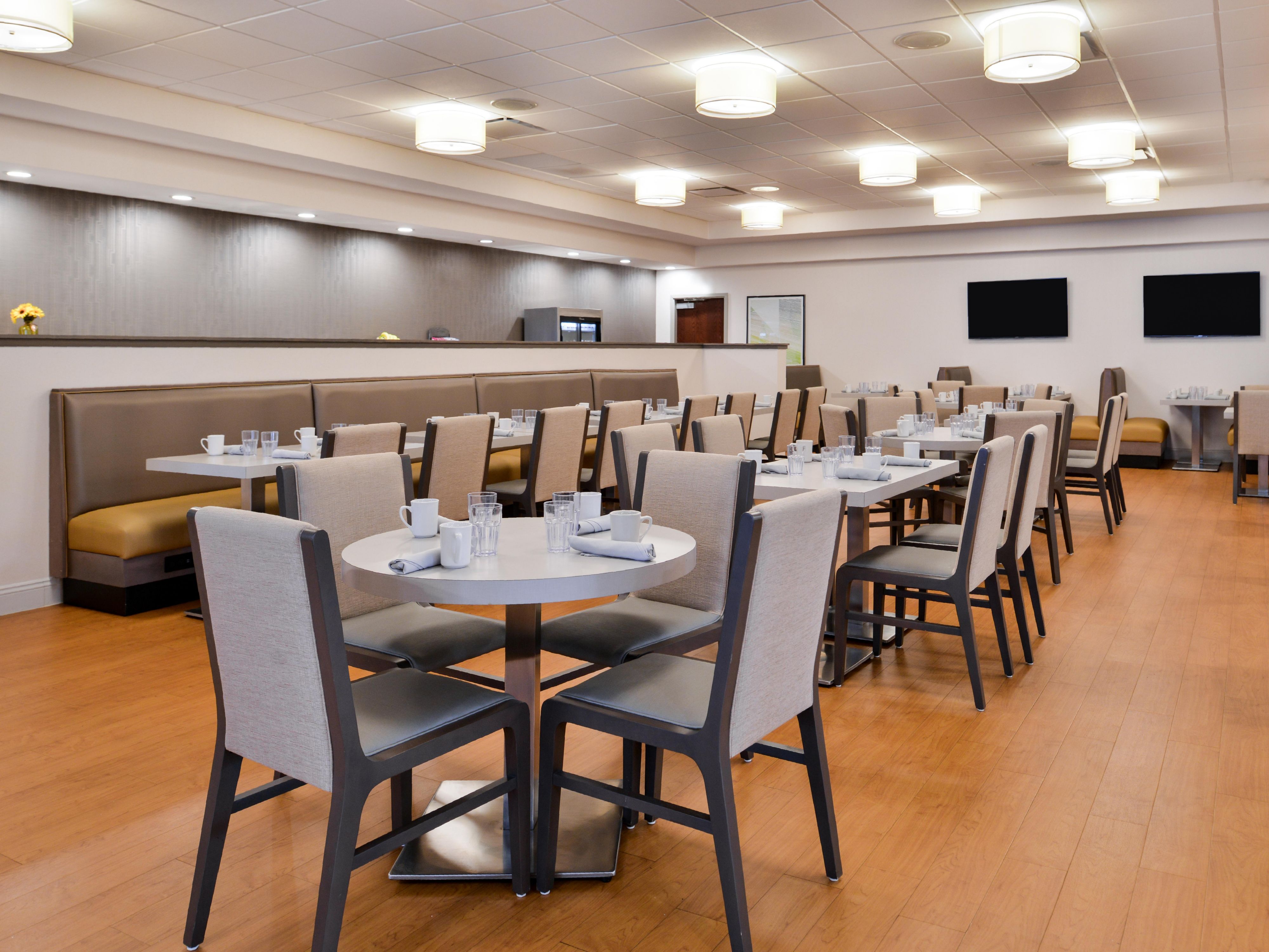 Family Rochester Hotels in New York City | Holiday Inn & Suites ...