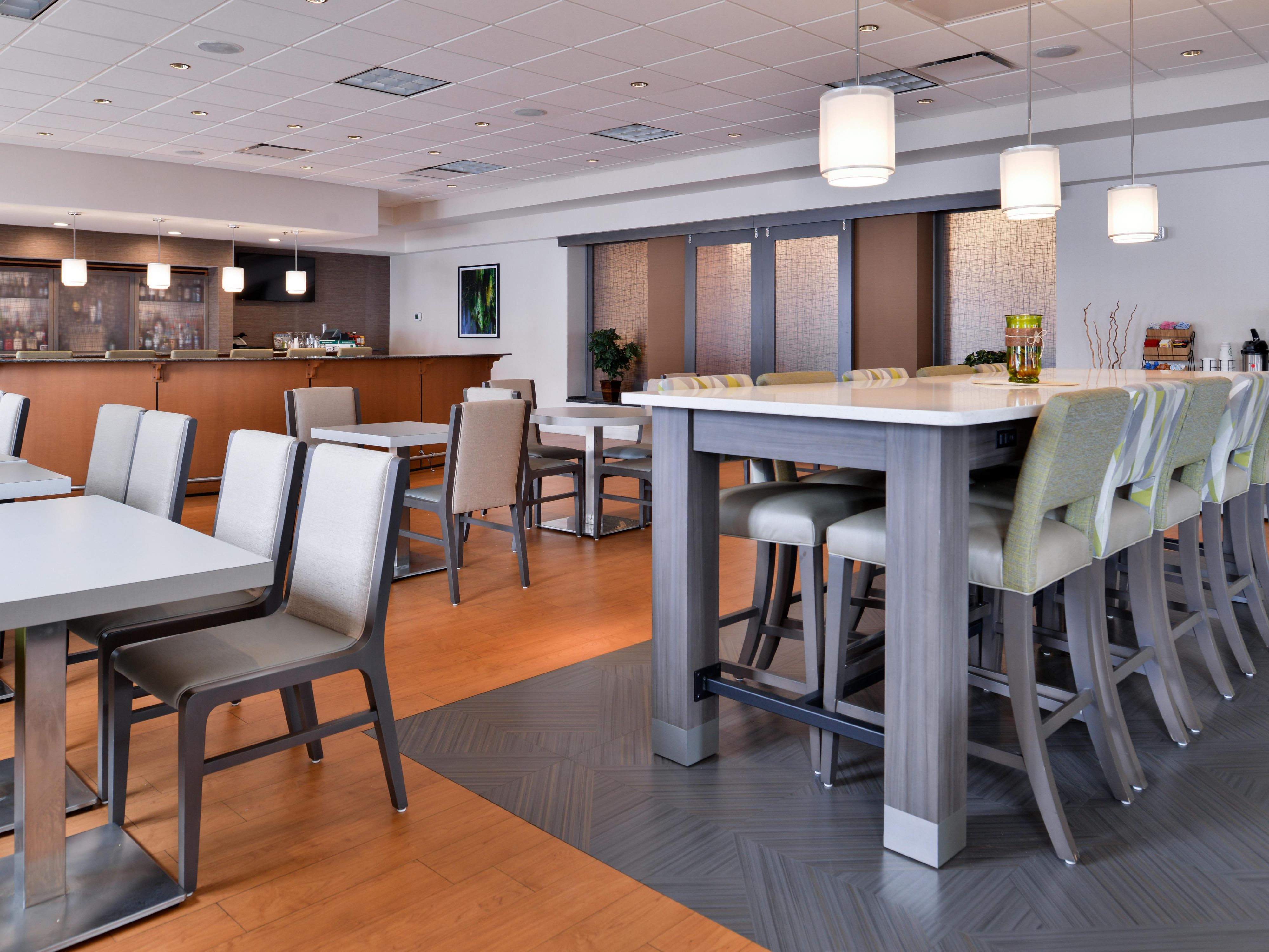Family Rochester Hotels in New York City | Holiday Inn & Suites ...