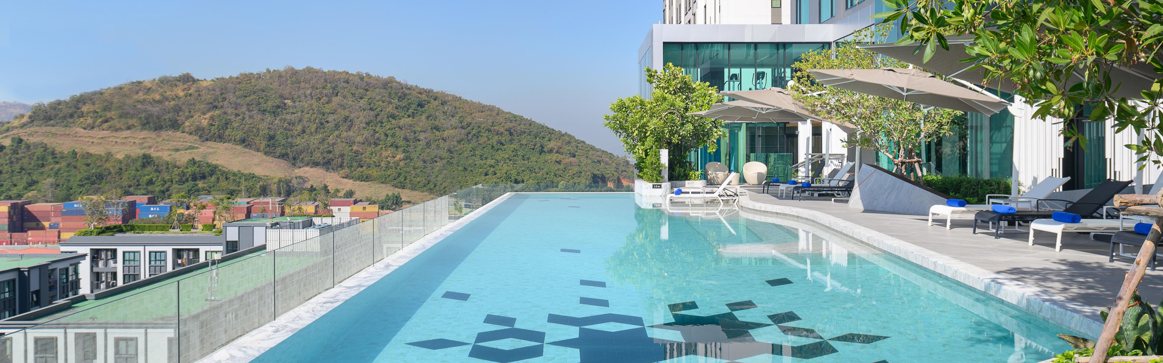 Holiday Inn Hotel & Suites Siracha Laemchabang - Free Internet & More