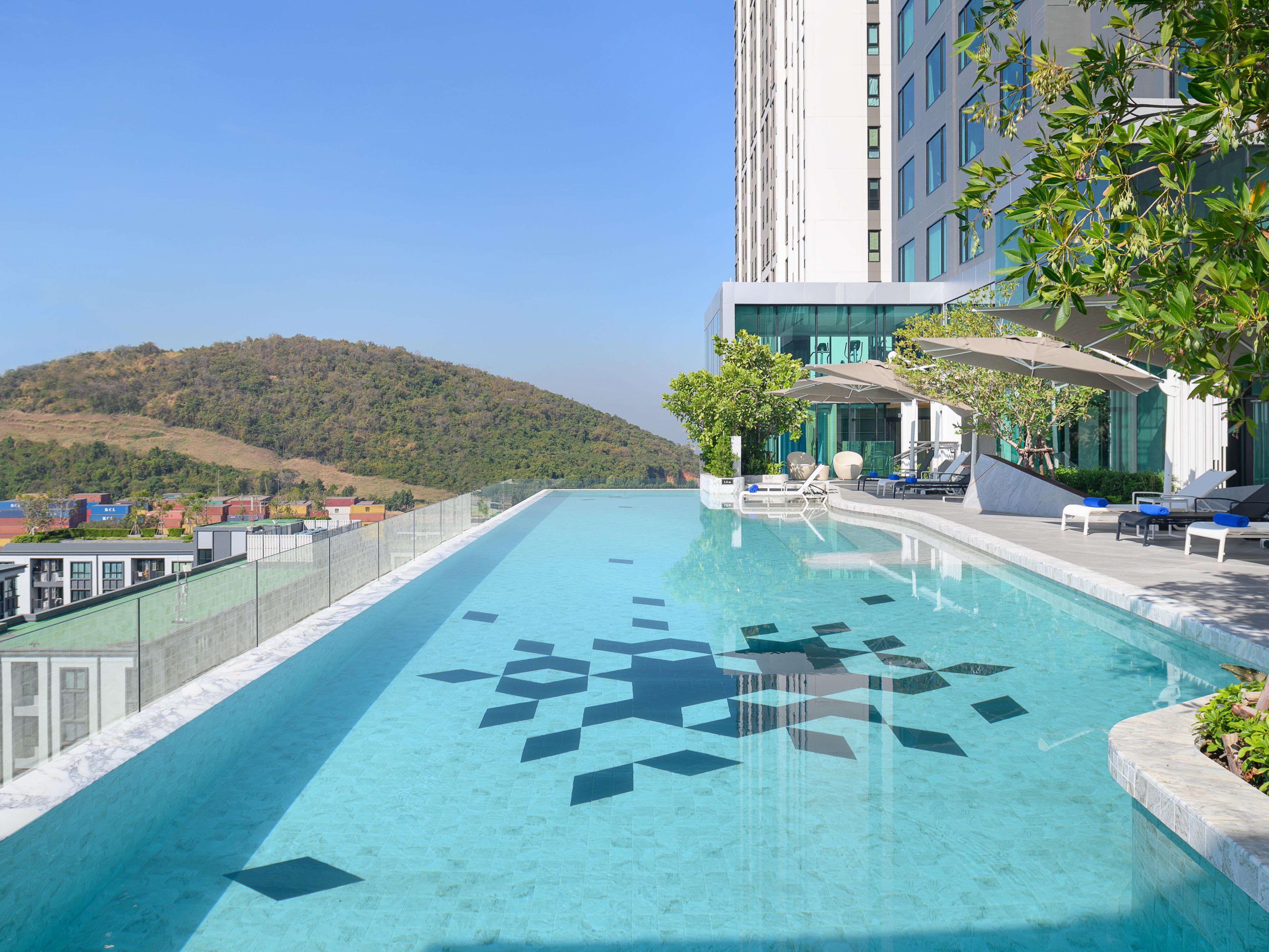 Holiday Inn Hotel & Suites Siracha Laemchabang - Free Internet & More