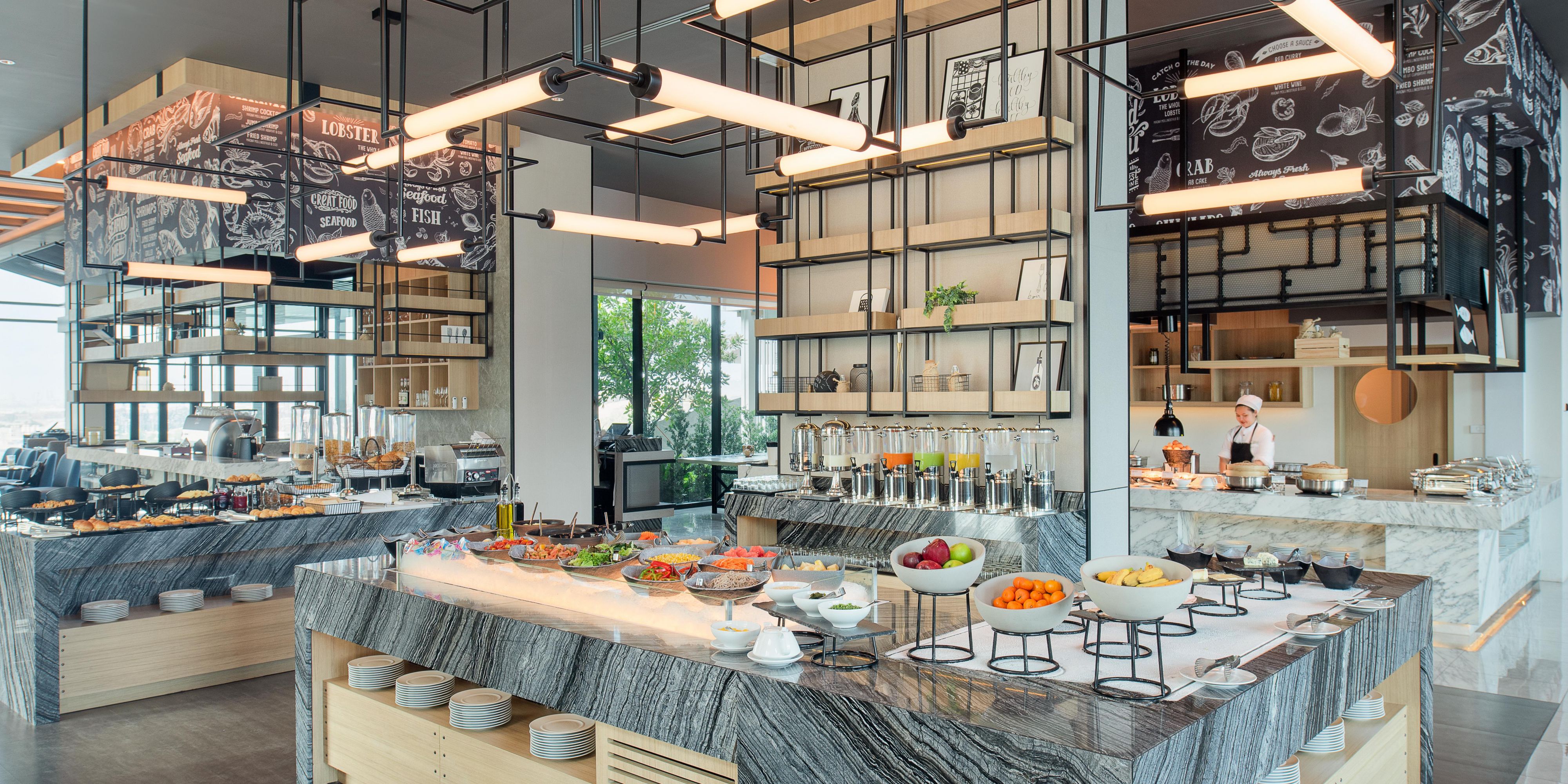 Holiday Inn Hotel & Suites Siracha Laemchabang - Free Internet & More
