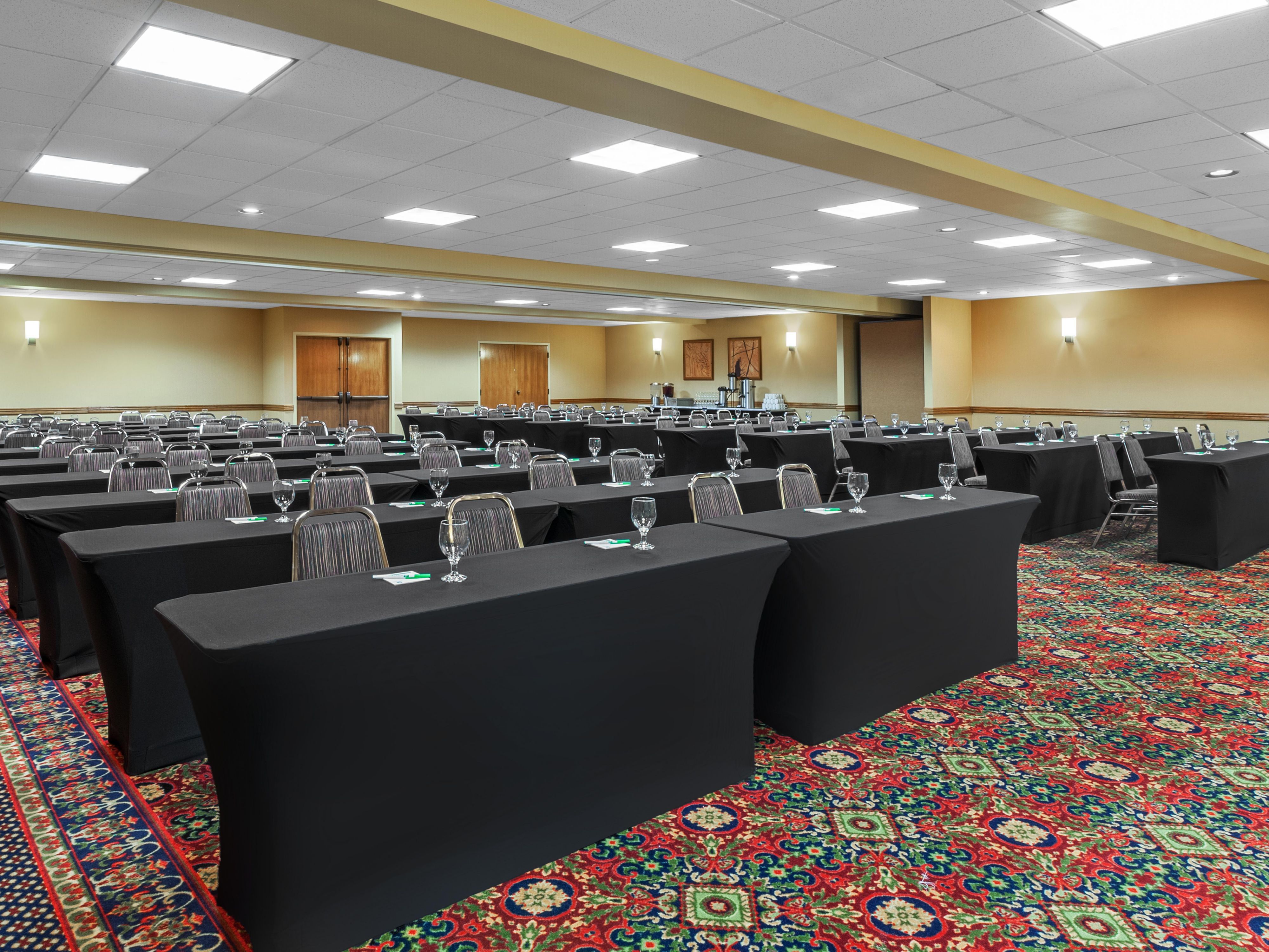 Hotel near Bass Pro Springfield, MO | Holiday Inn & Suites Springfield ...