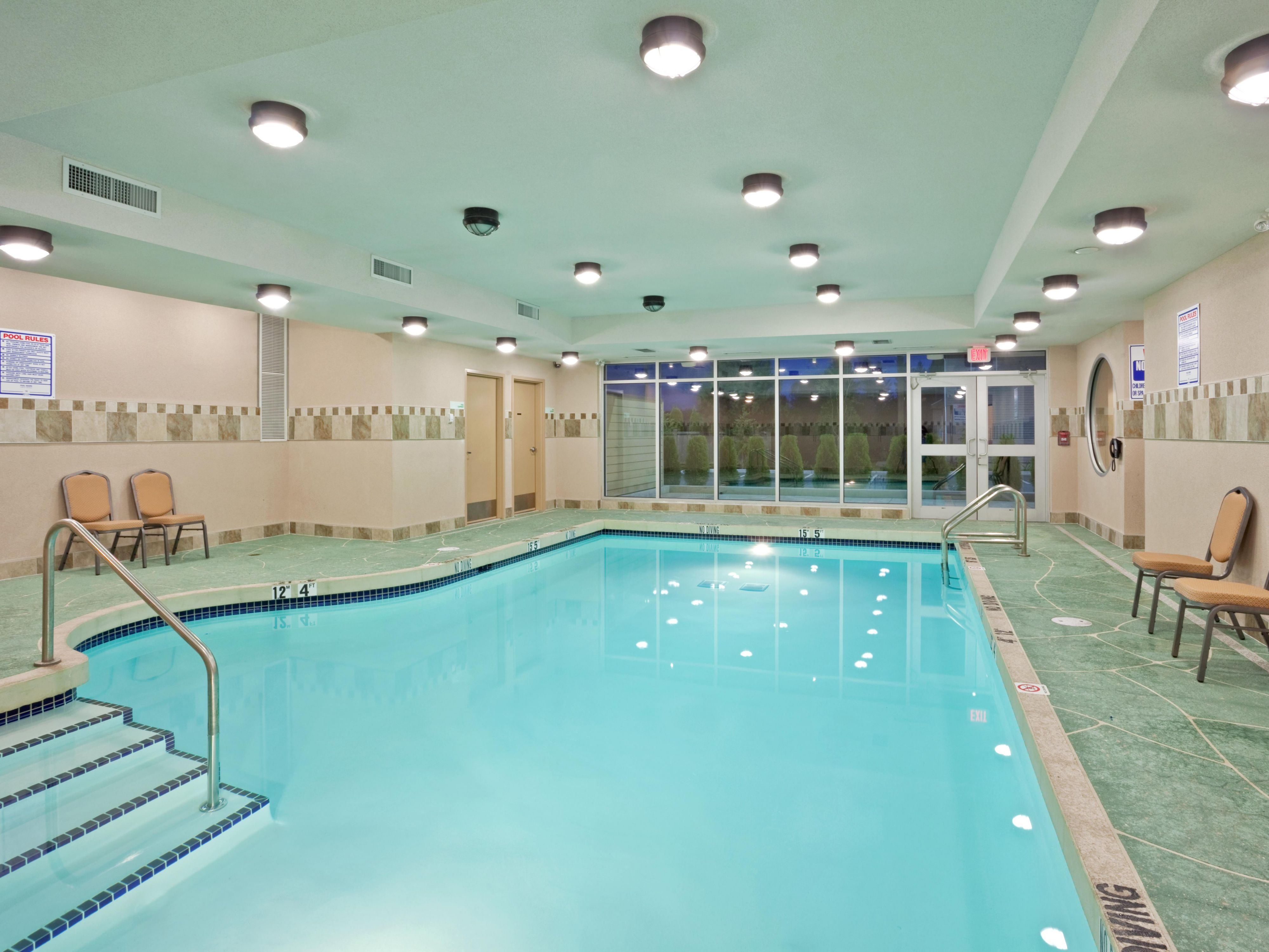 Holiday Inn Hotel & Suites Surrey East - Cloverdale - Free Internet & More