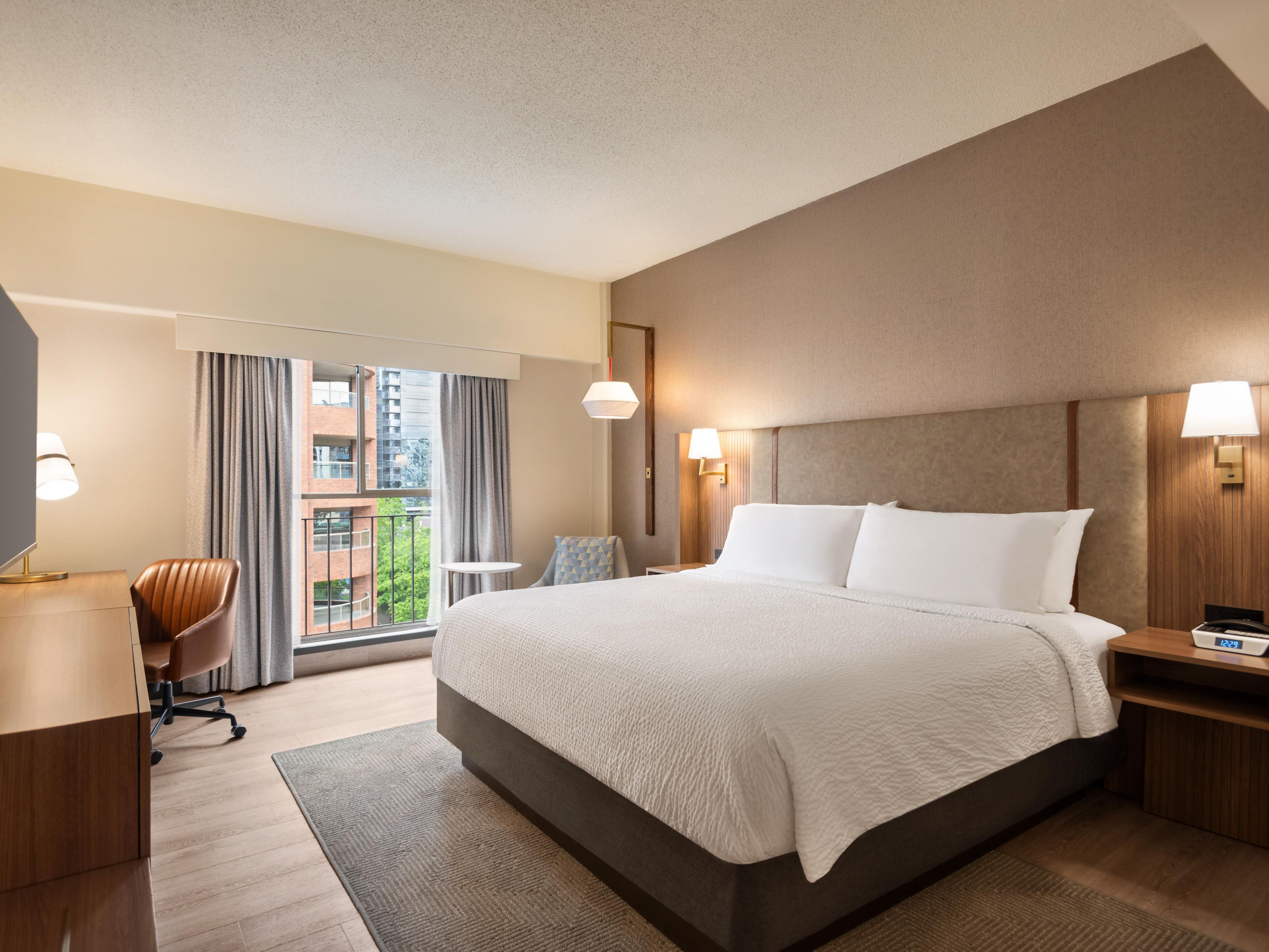 Hotel Rooms Downtown Vancouver | Holiday Inn & Suites Vancouver Downtown