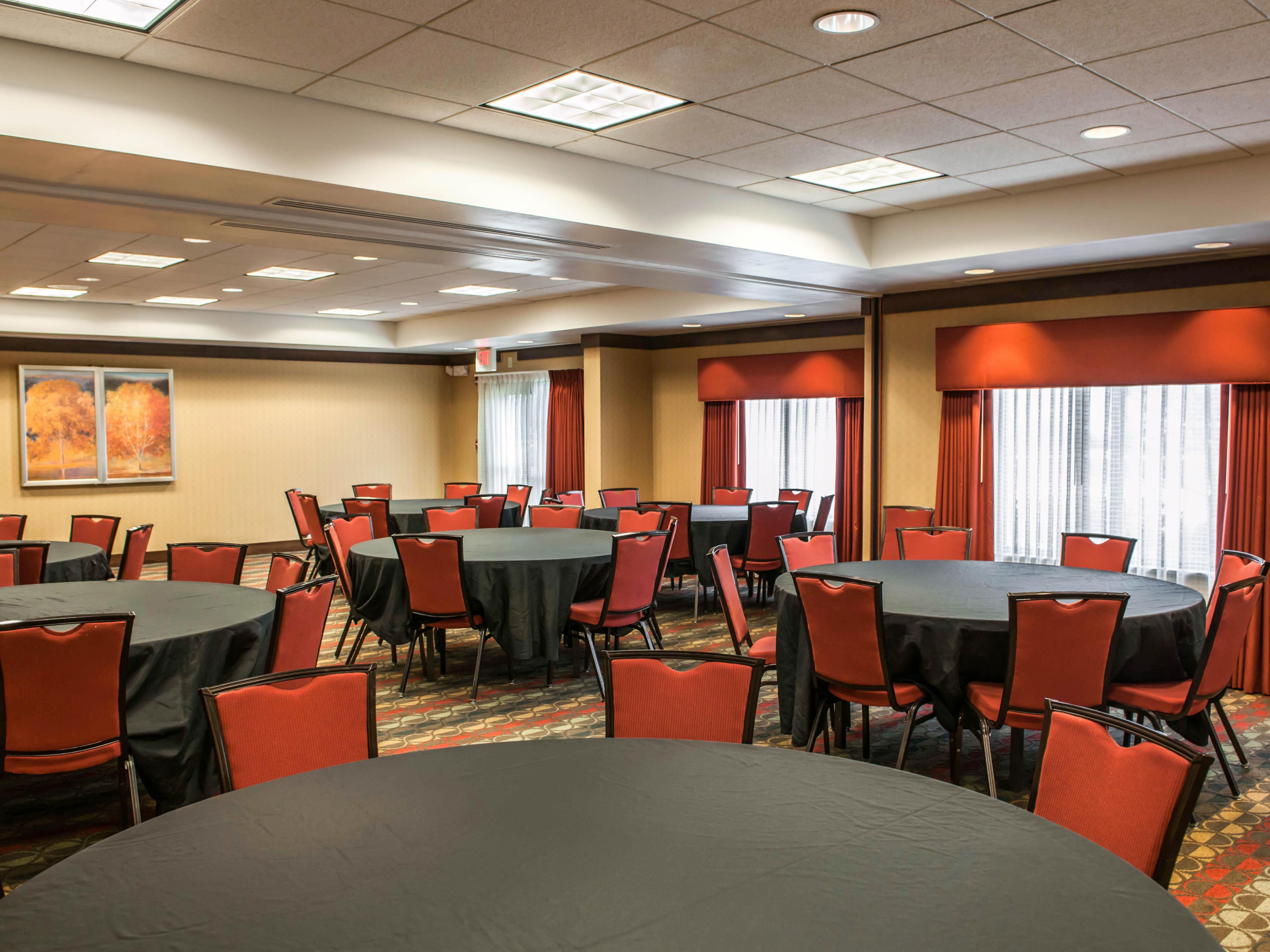 Downtown Hotel Near Lucas Oil Stadium | Holiday Inn Indianapolis Downtown