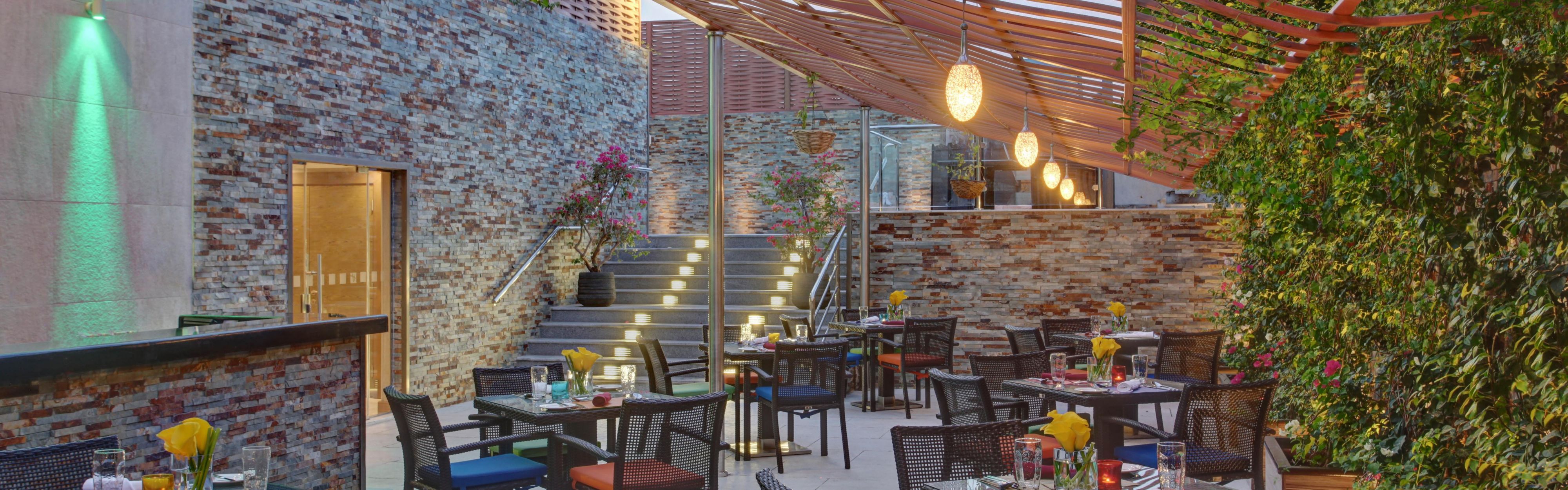 Restaurants Near Holiday Inn Jeddah Gateway