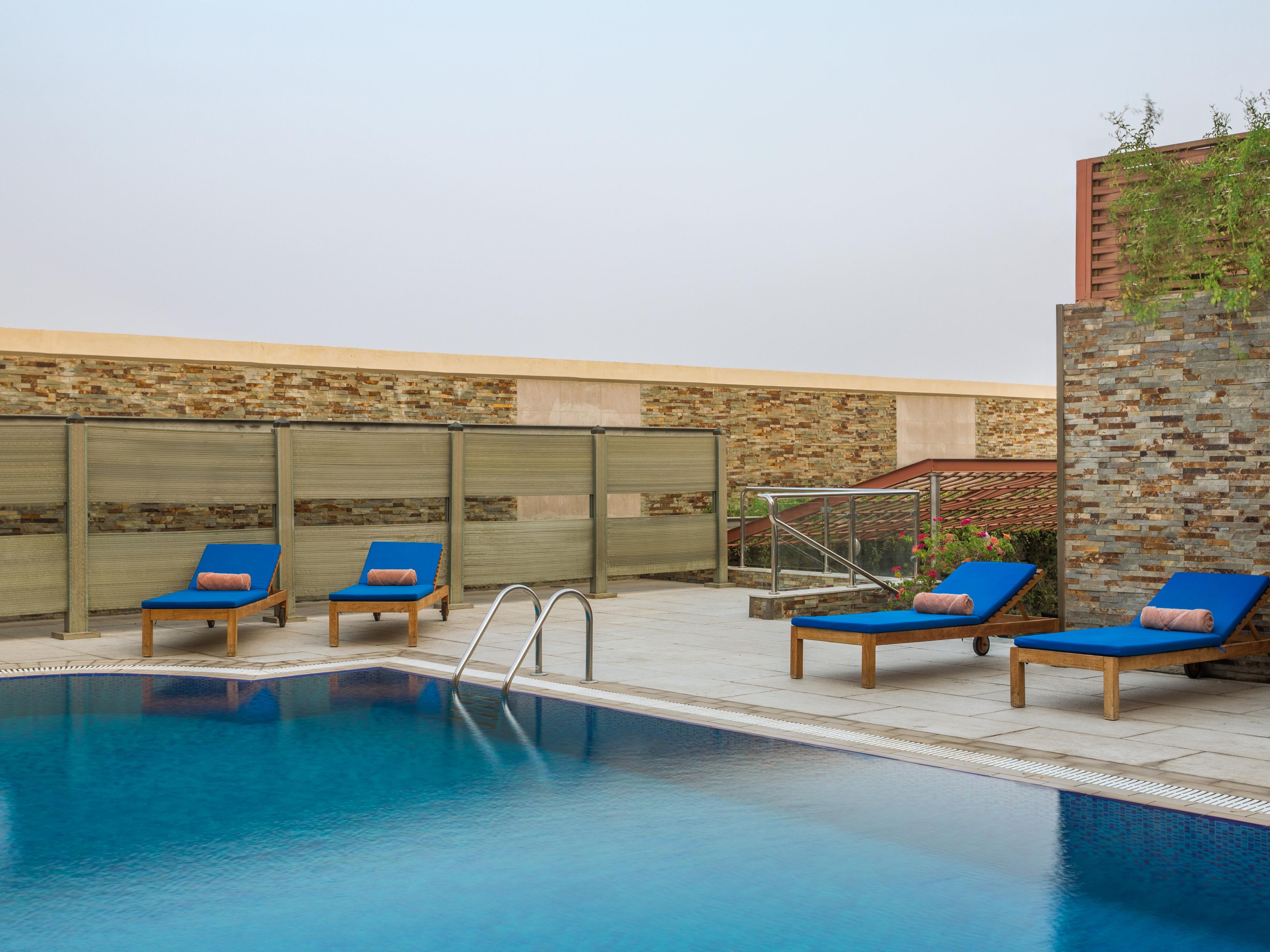 Holiday Inn Jeddah Gateway - Free Internet & More